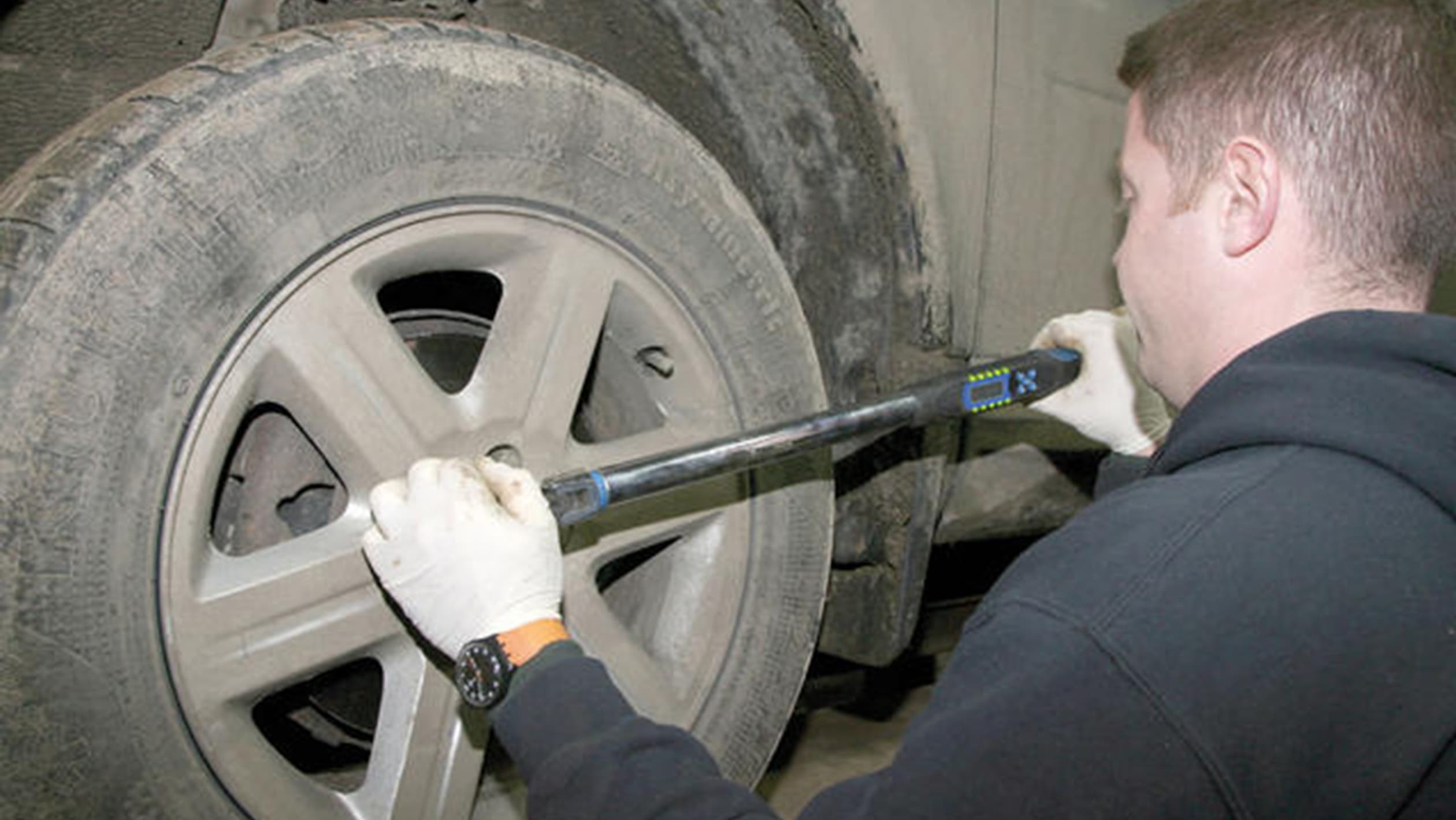 How to replace the wheel bearings on a Freelander 2 - pictures | Auto ...