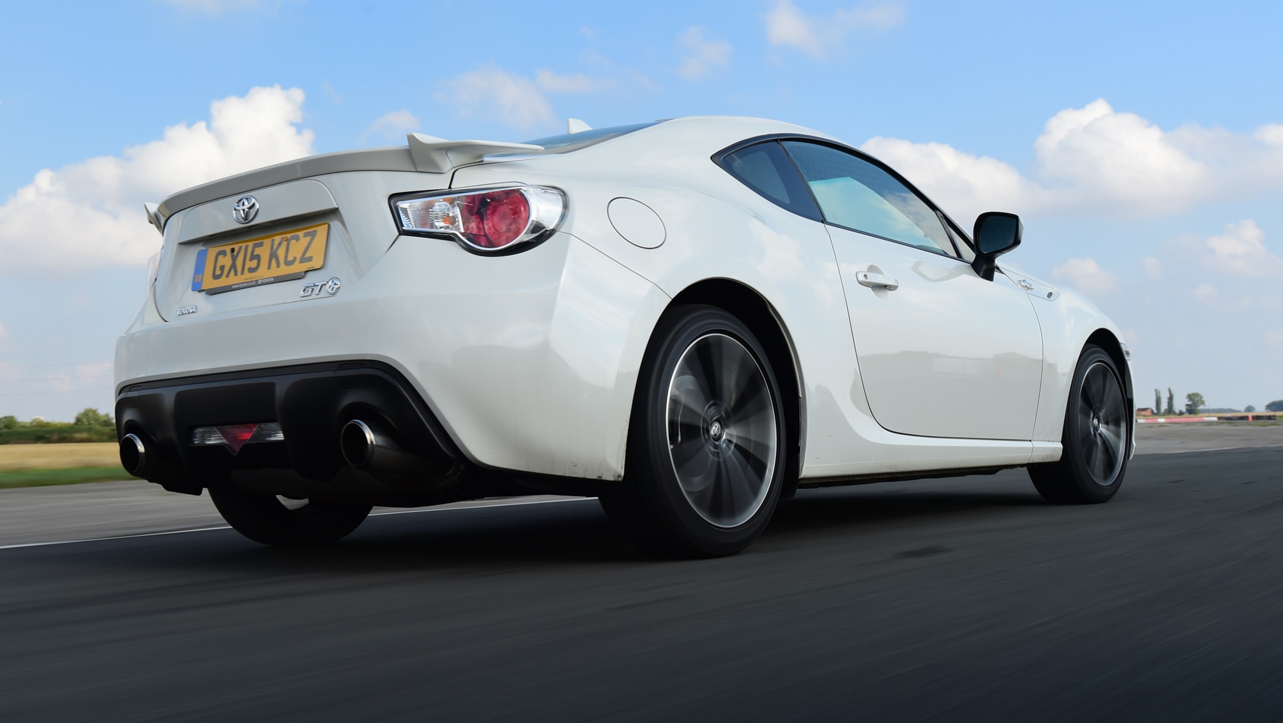 Mazda MX-5 vs Toyota GT86 road test - pictures | Auto Express