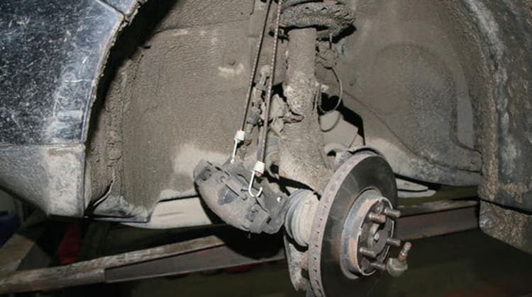 How to replace the wheel bearings on a Freelander 2 - pictures | Auto ...