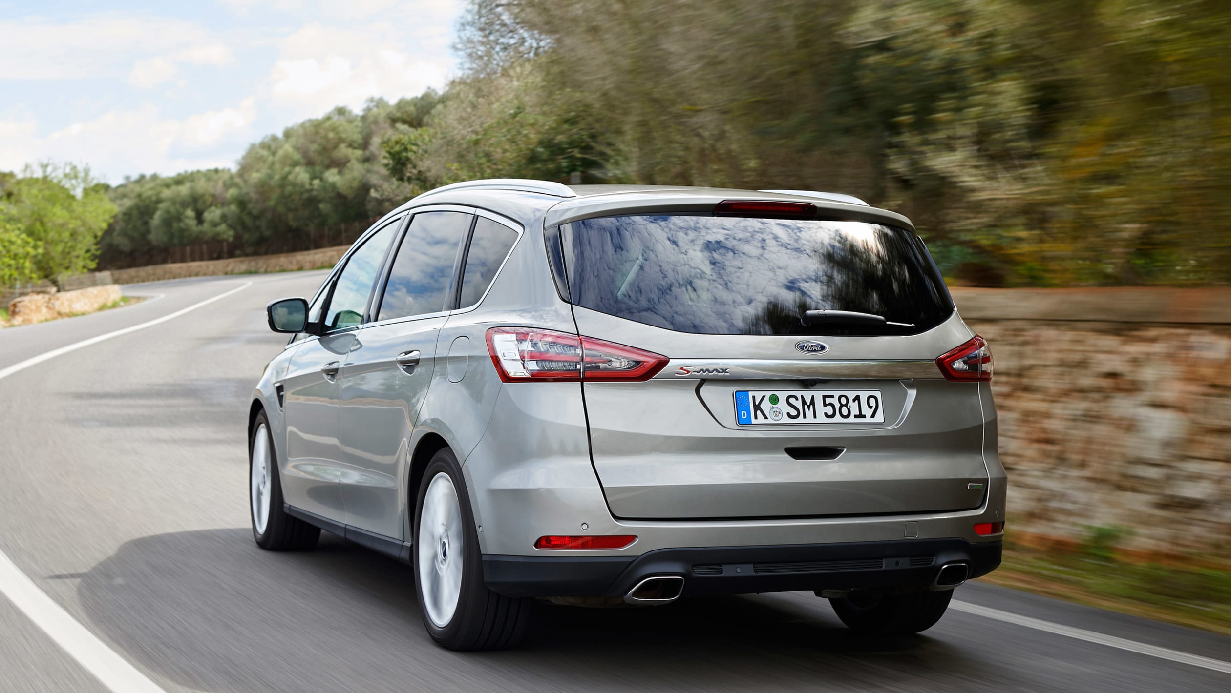 Ford S-MAX Titanium review | Auto Express