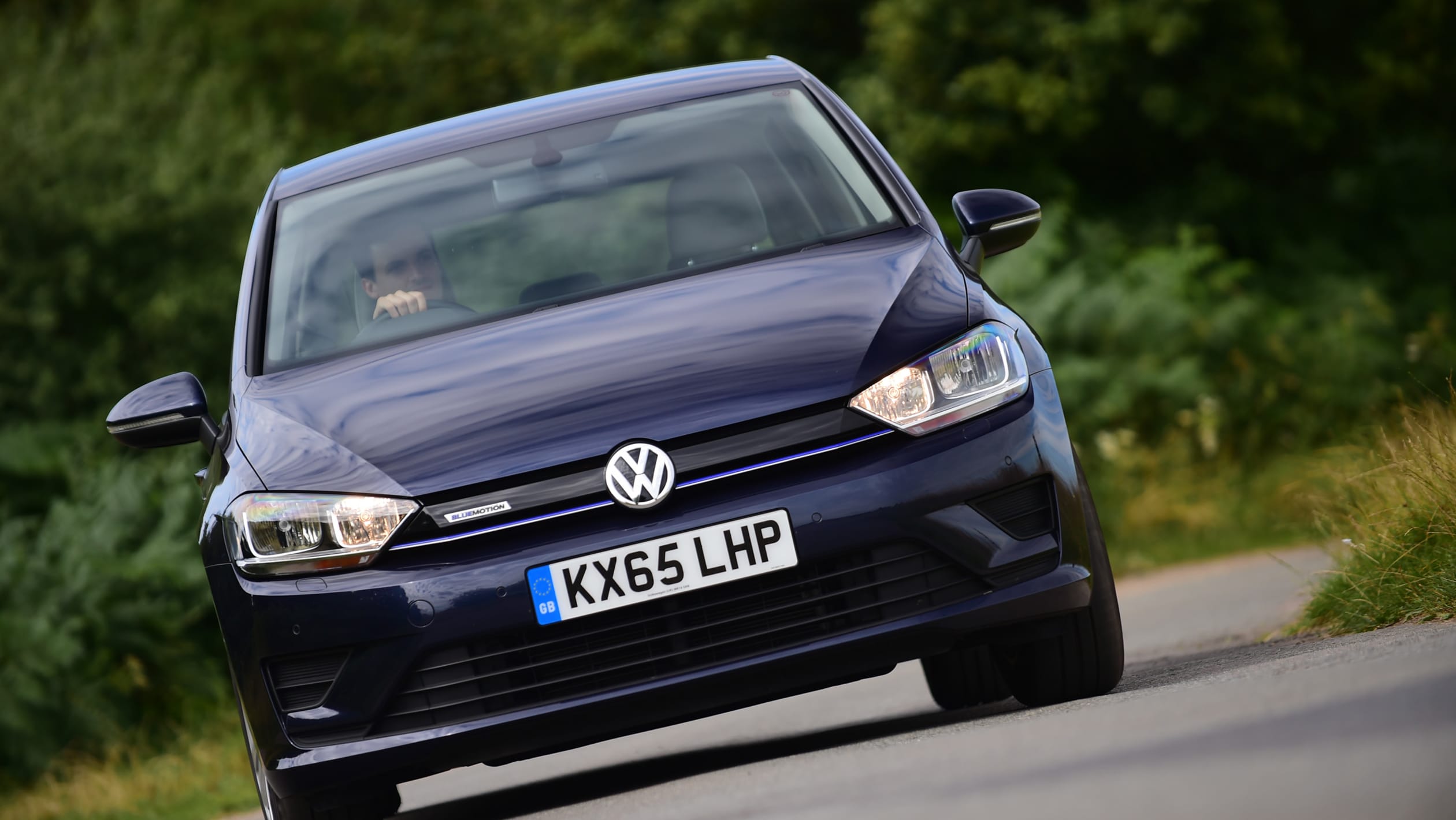 Volkswagen Golf SV BlueMotion petrol 2016 review - pictures | Auto Express