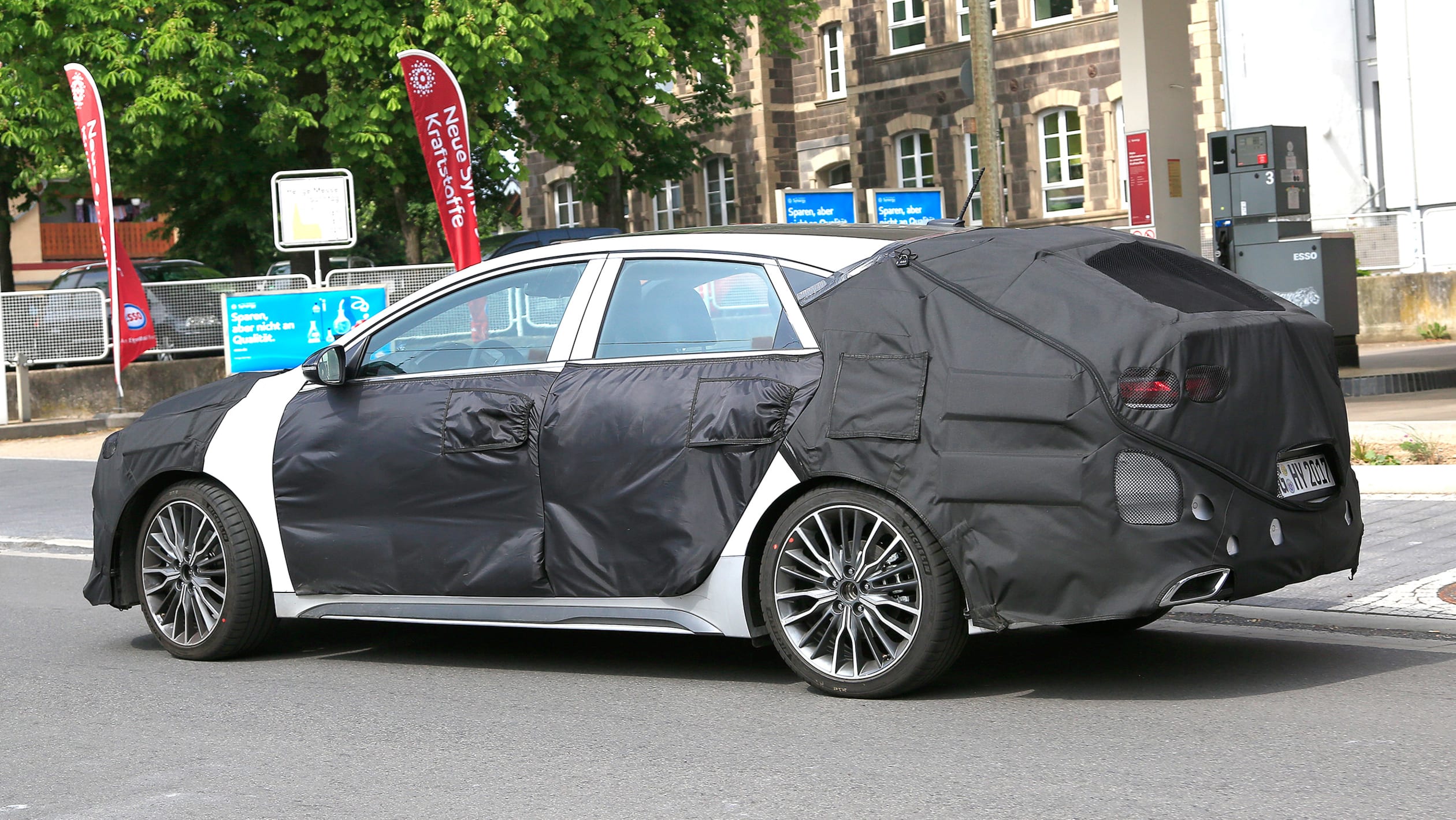 New Kia Proceed spied testing - pictures | Auto Express