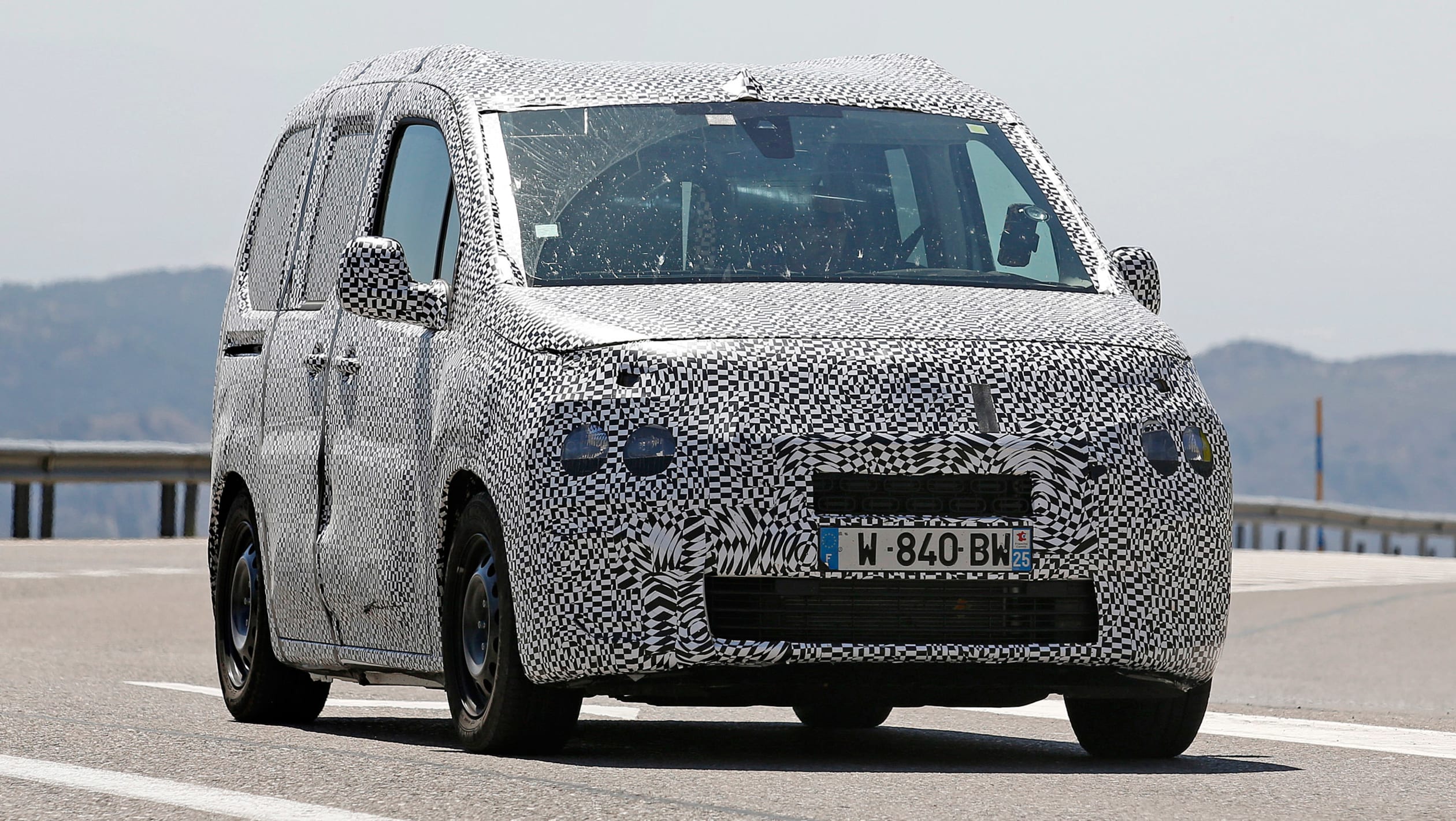2018 Peugeot Partner Citroen Berlingo Vauxhall Combo - pictures | Auto ...