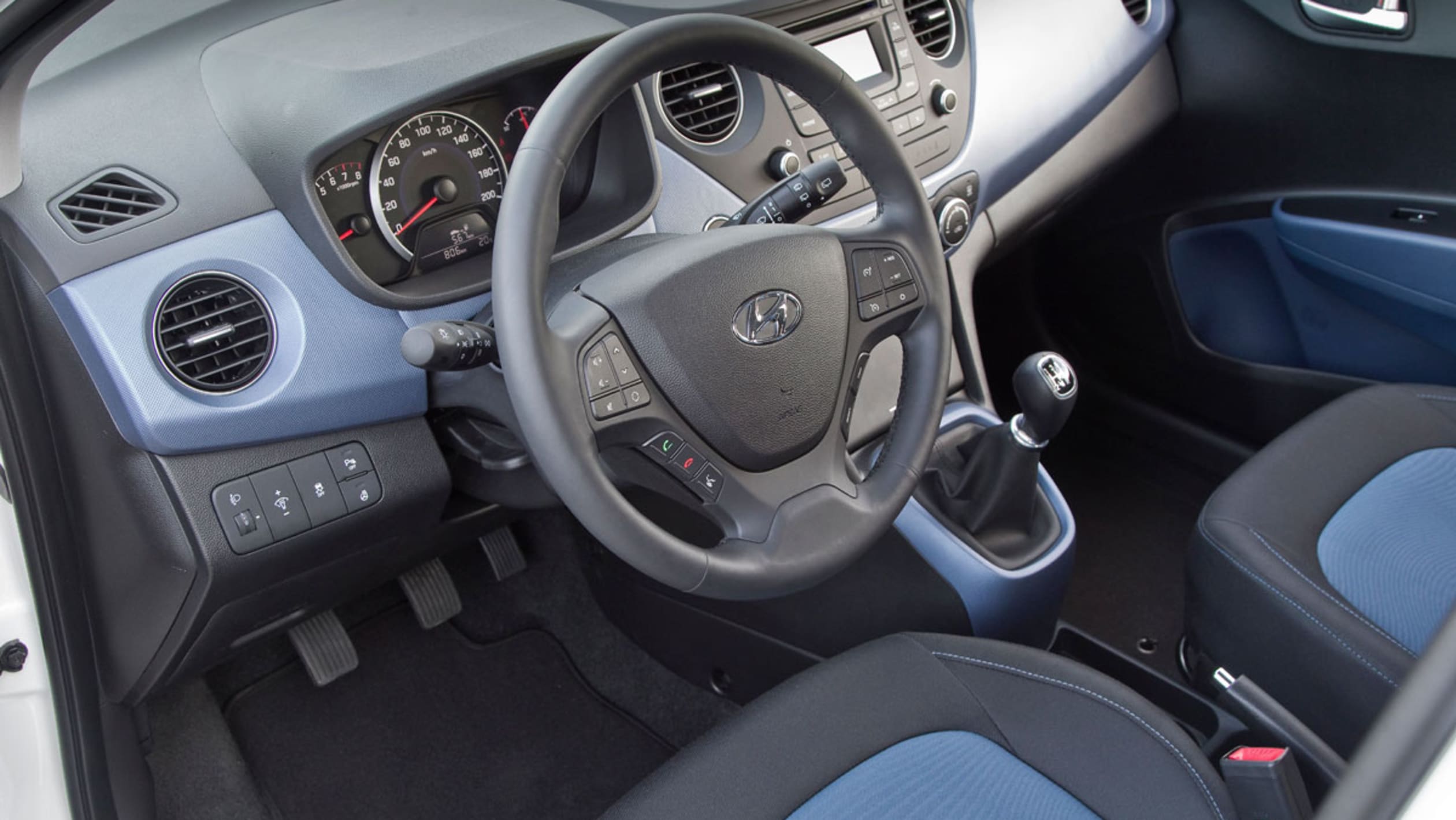 Hyundai i10 2014 review pictures | Auto Express