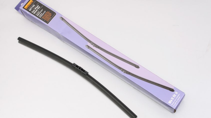 Halfords Flat Wiper Blade Set | Auto Express