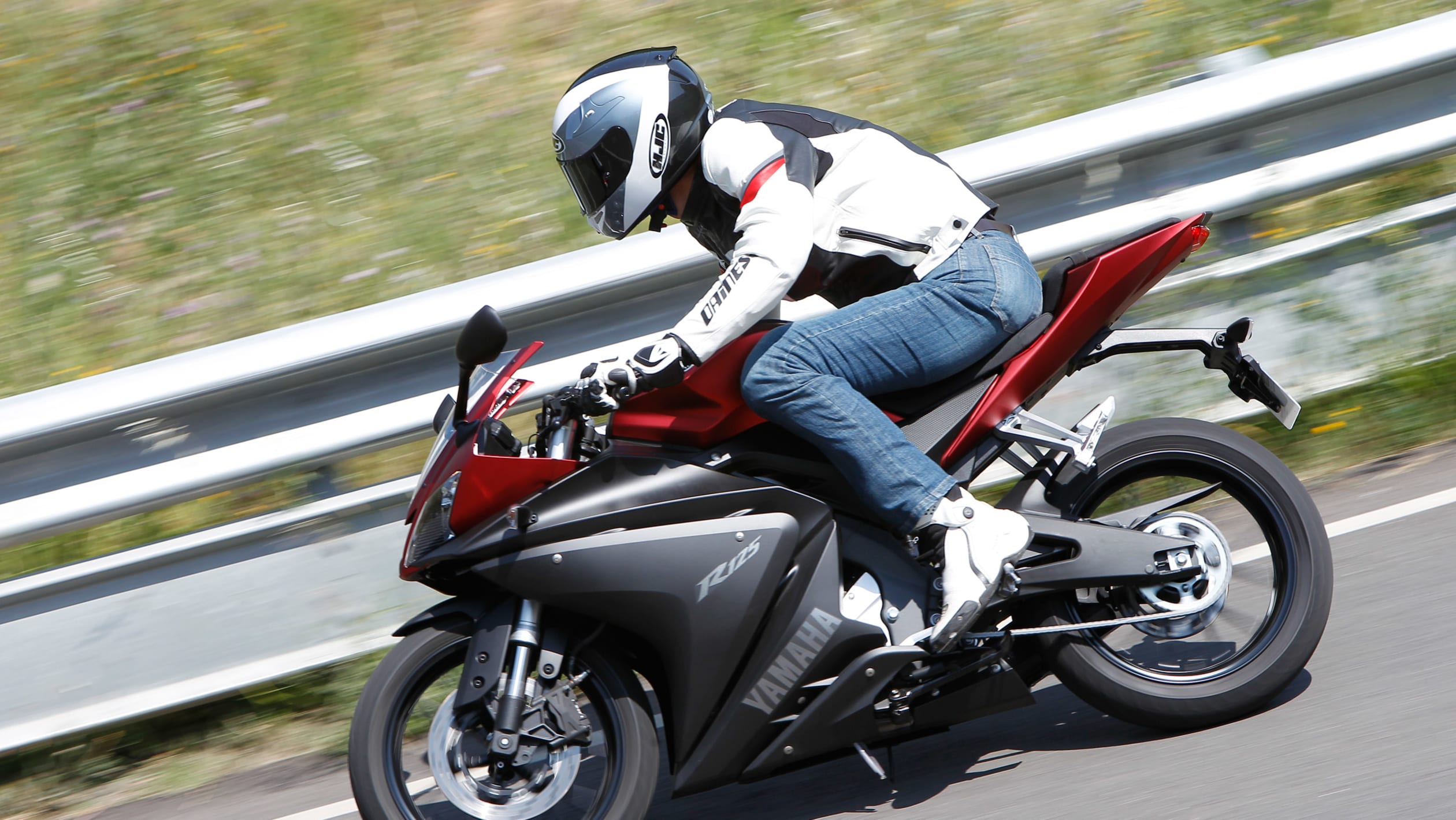 Yamaha YZF-R125 review - pictures | Auto Express