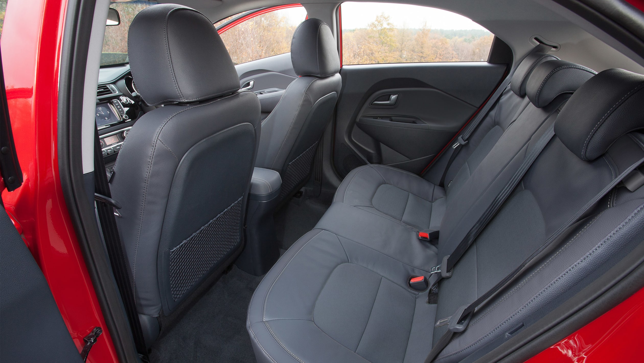 Kia Rio 2 2015 - pictures | Auto Express