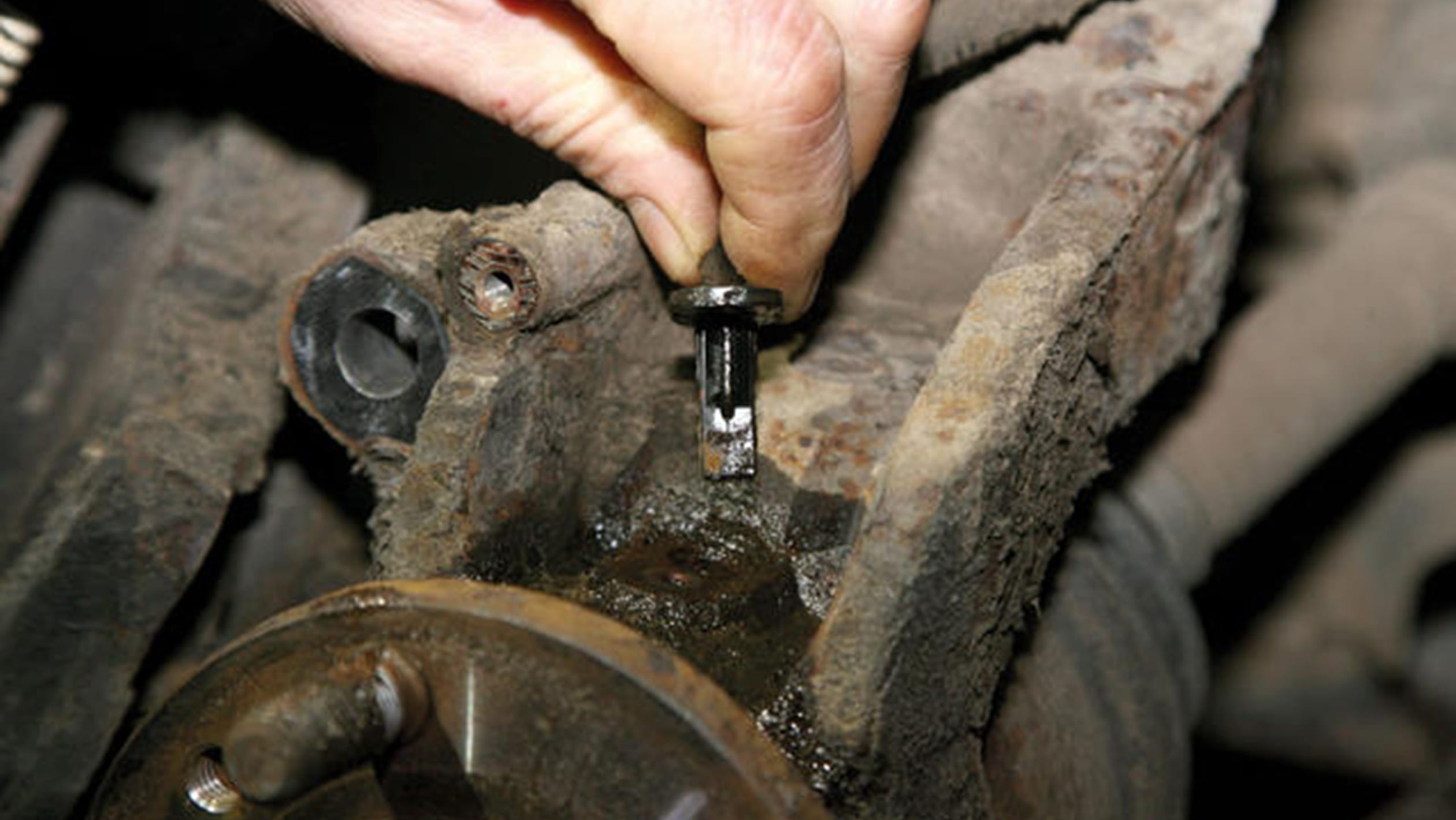 How to replace the wheel bearings on a Freelander 2 - pictures | Auto ...