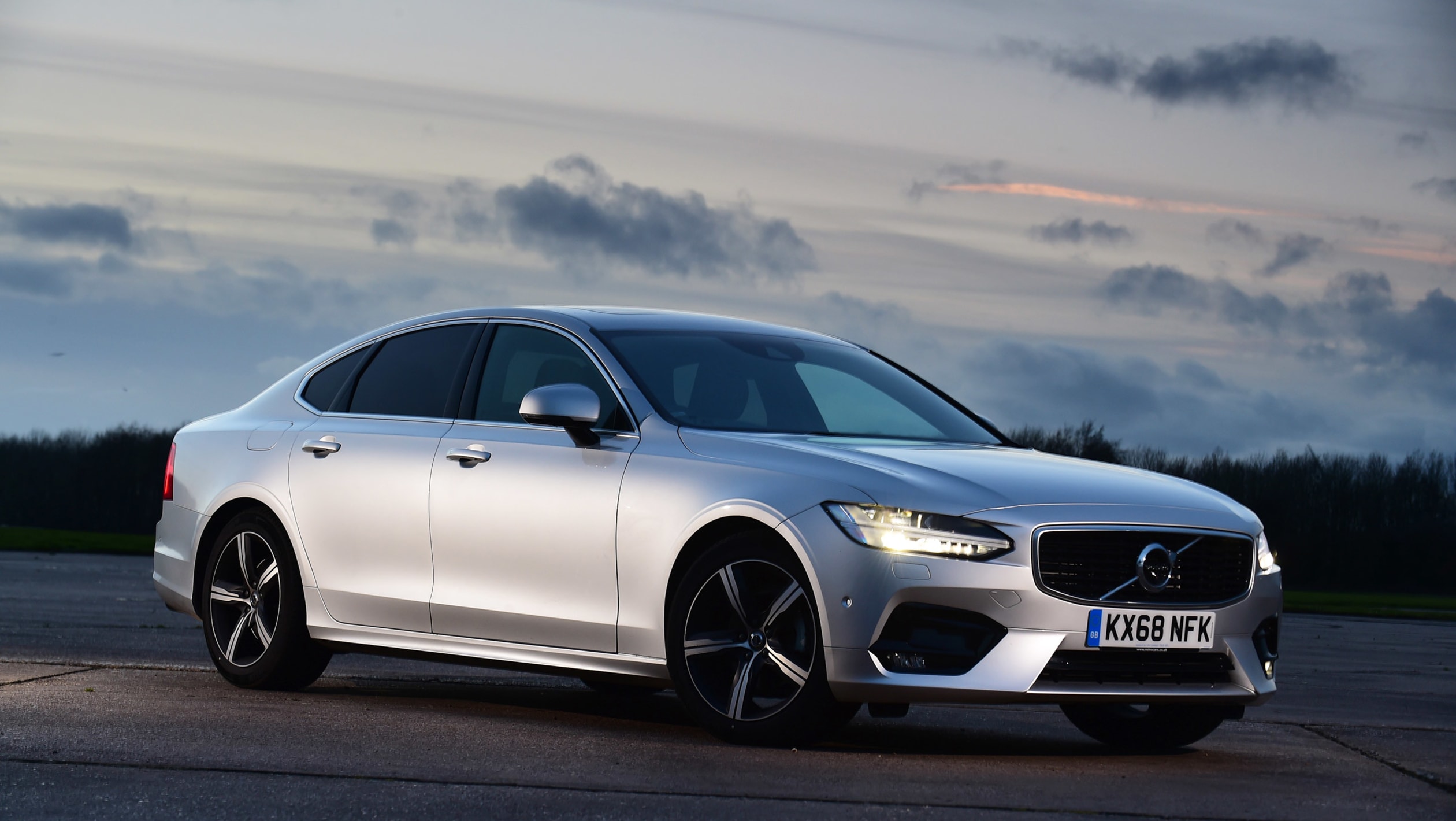 Lexus ES vs BMW 5 Series vs Volvo S90 - pictures | Auto Express