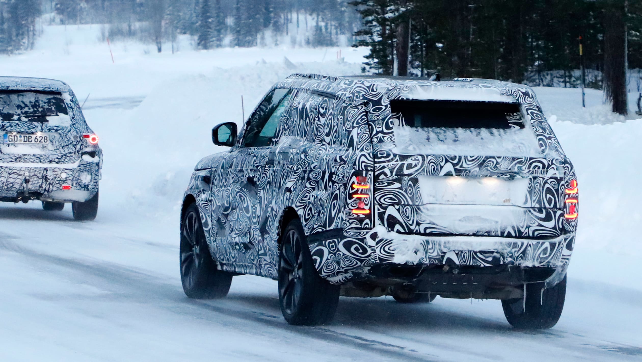 New Range Rover Coupe spied - pictures | Auto Express