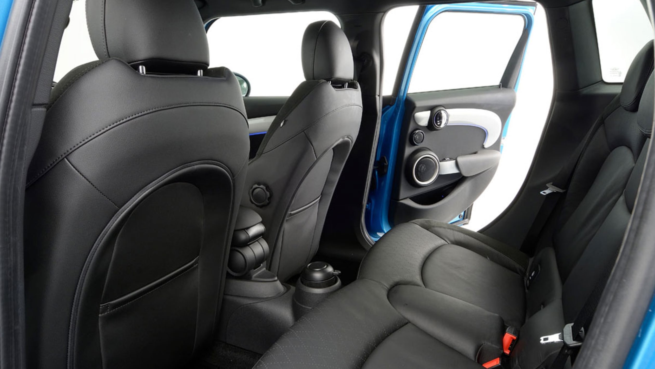 New MINI five-door revealed - pictures | Auto Express