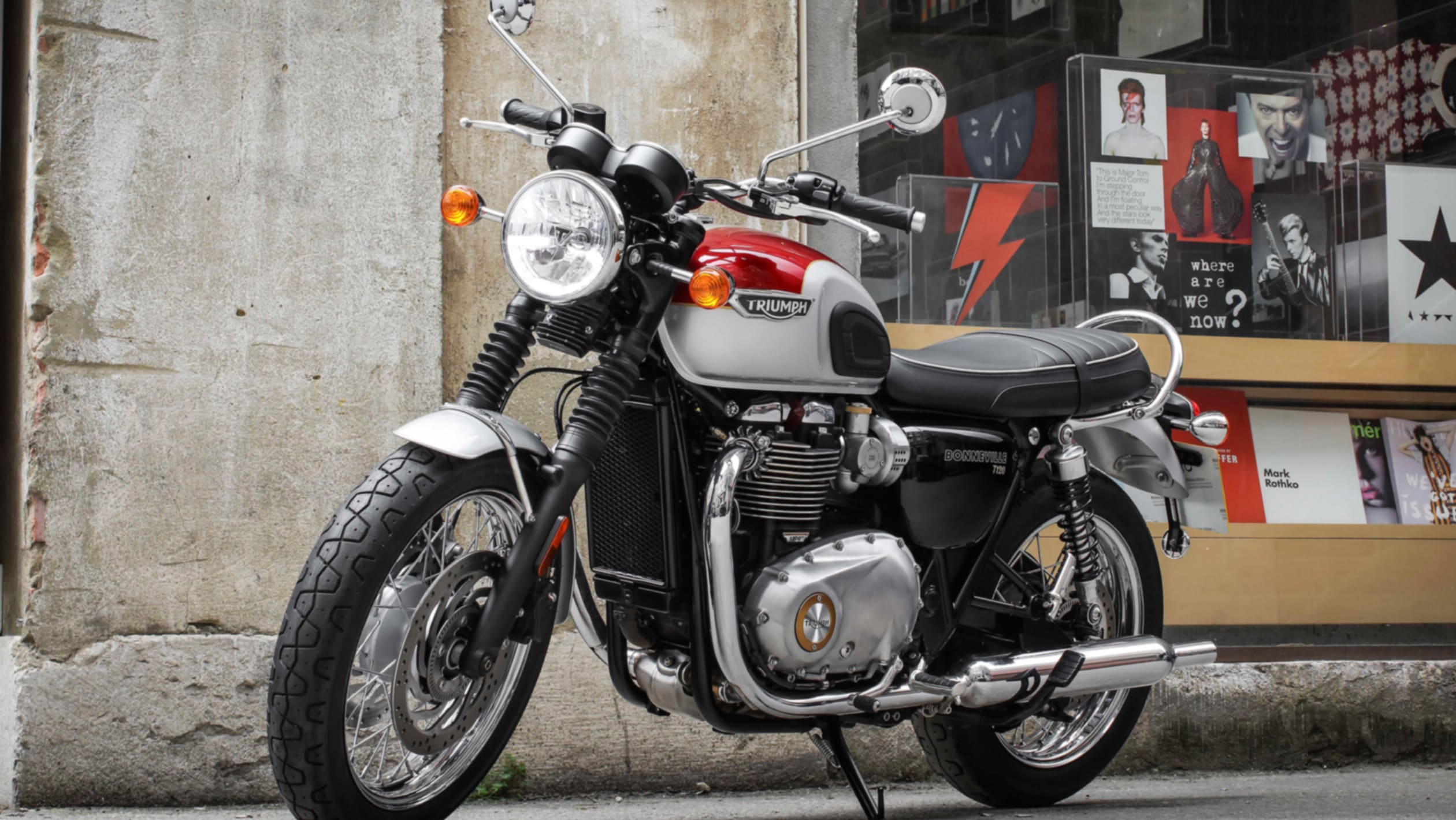 Triumph Bonneville T120 review - pictures | Auto Express