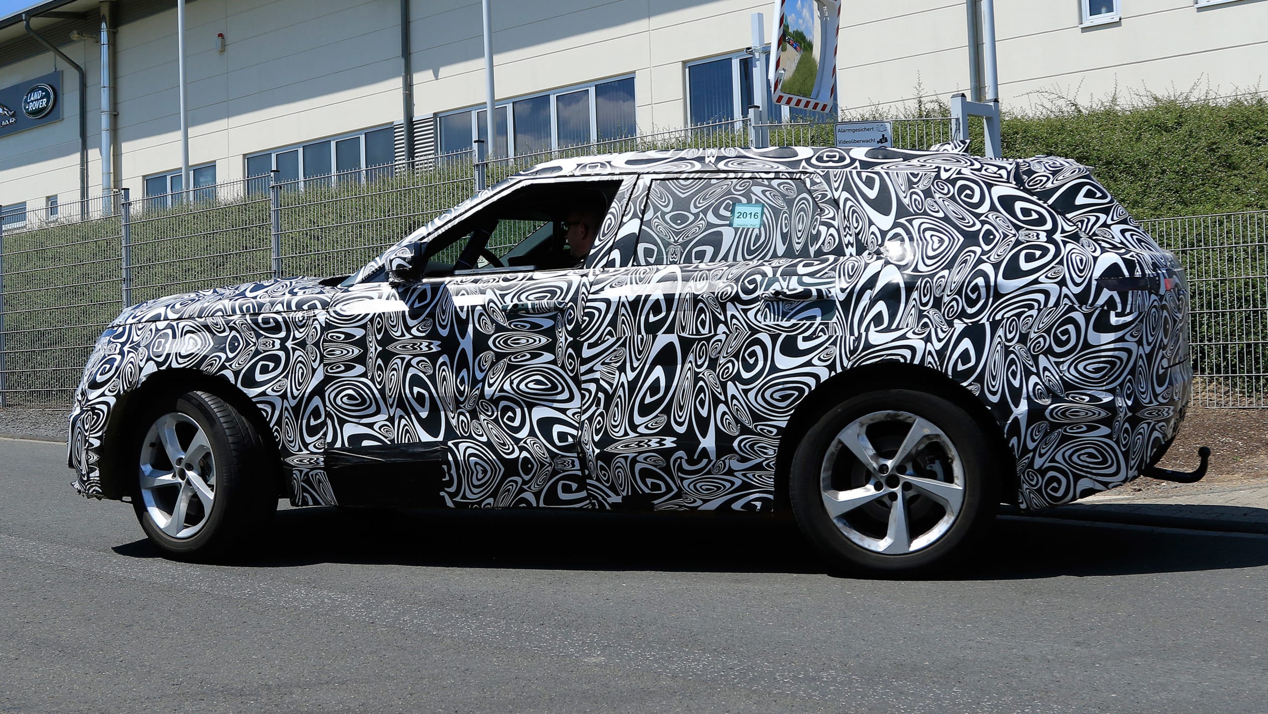 New Range Rover Velar - spy shots and pictures | Auto Express