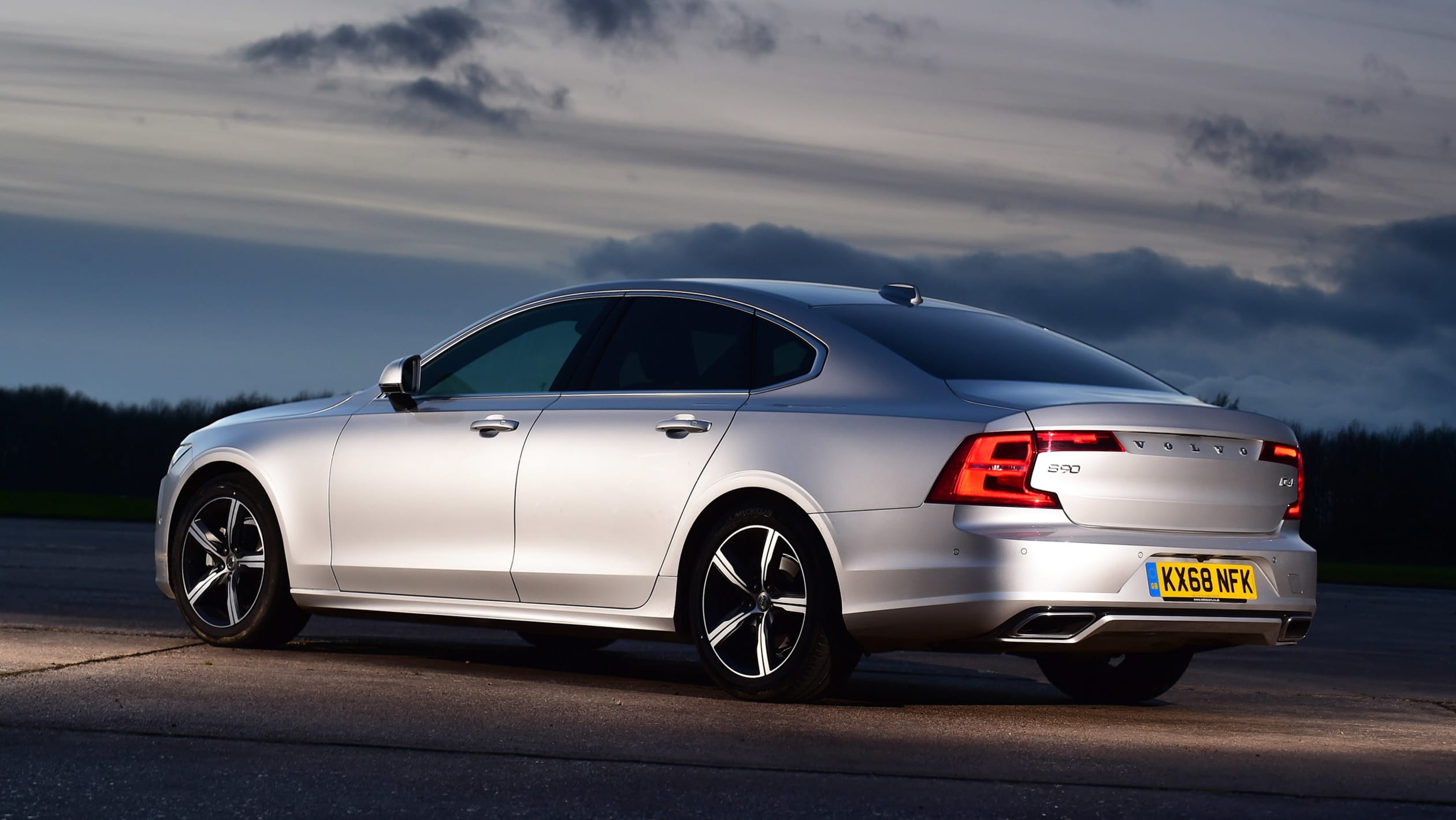 Lexus ES vs BMW 5 Series vs Volvo S90 - pictures | Auto Express