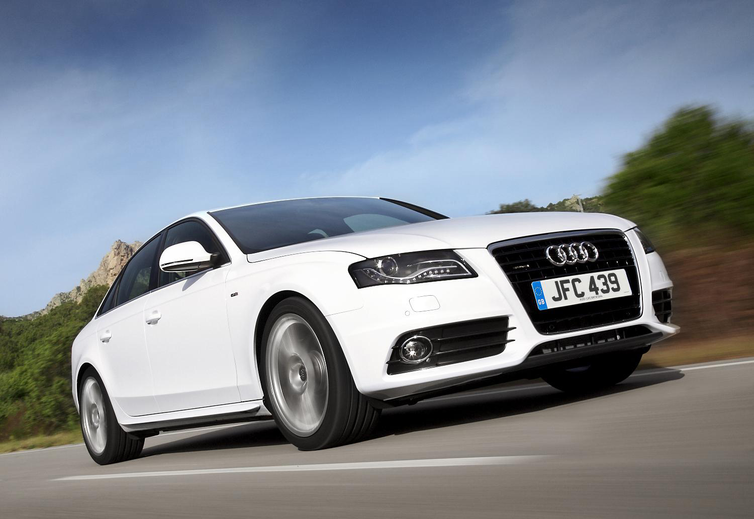 Audi A4 Saloon review (2011) | Auto Express