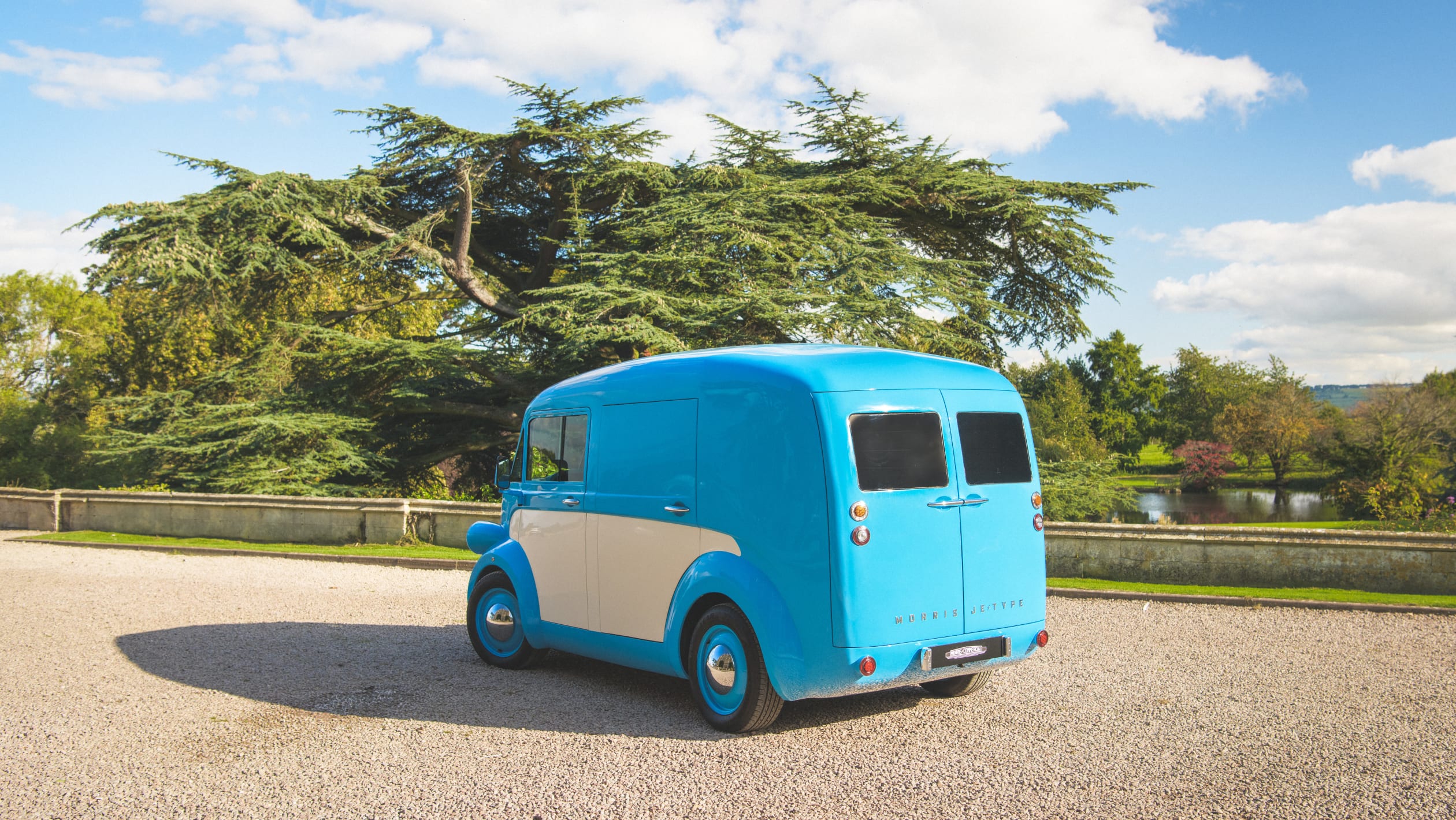 Morris Commercial returns with all-electric Morris JE van - pictures ...