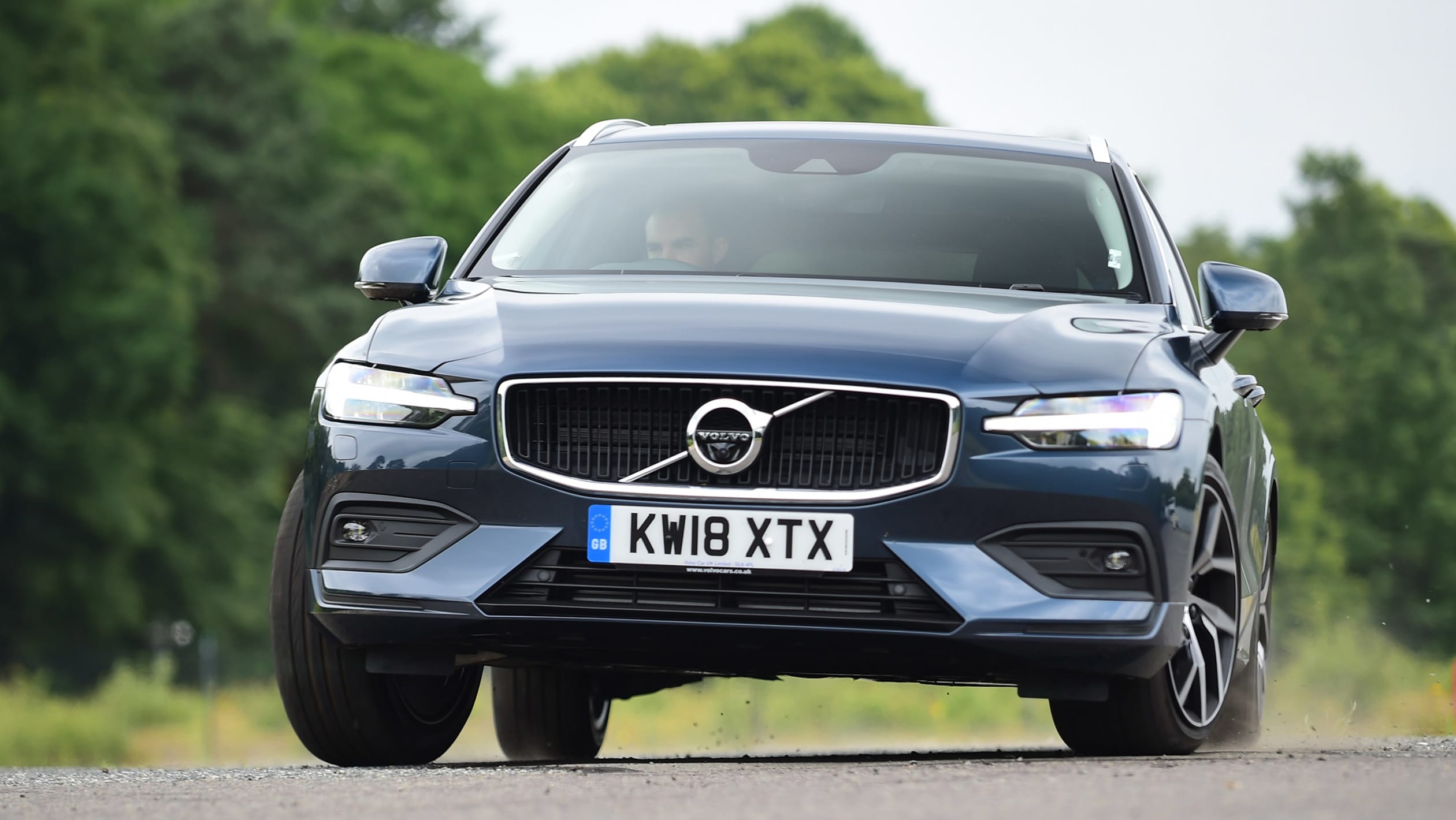 Volvo V60 review - pictures | Auto Express