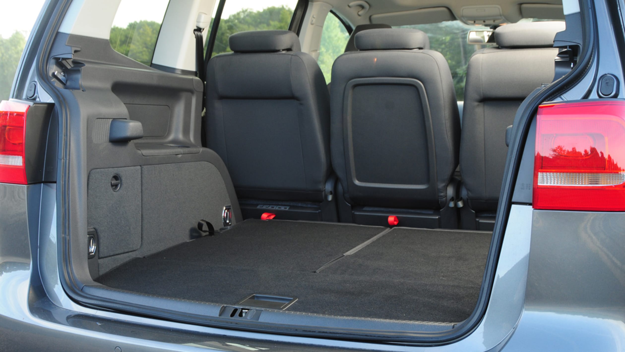 Volkswagen Touran - Pictures | Auto Express