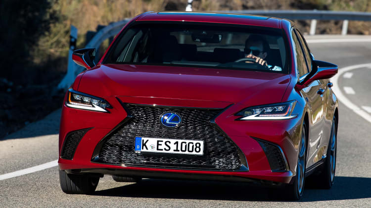 New Lexus ES 300h 2019 review - pictures | Auto Express