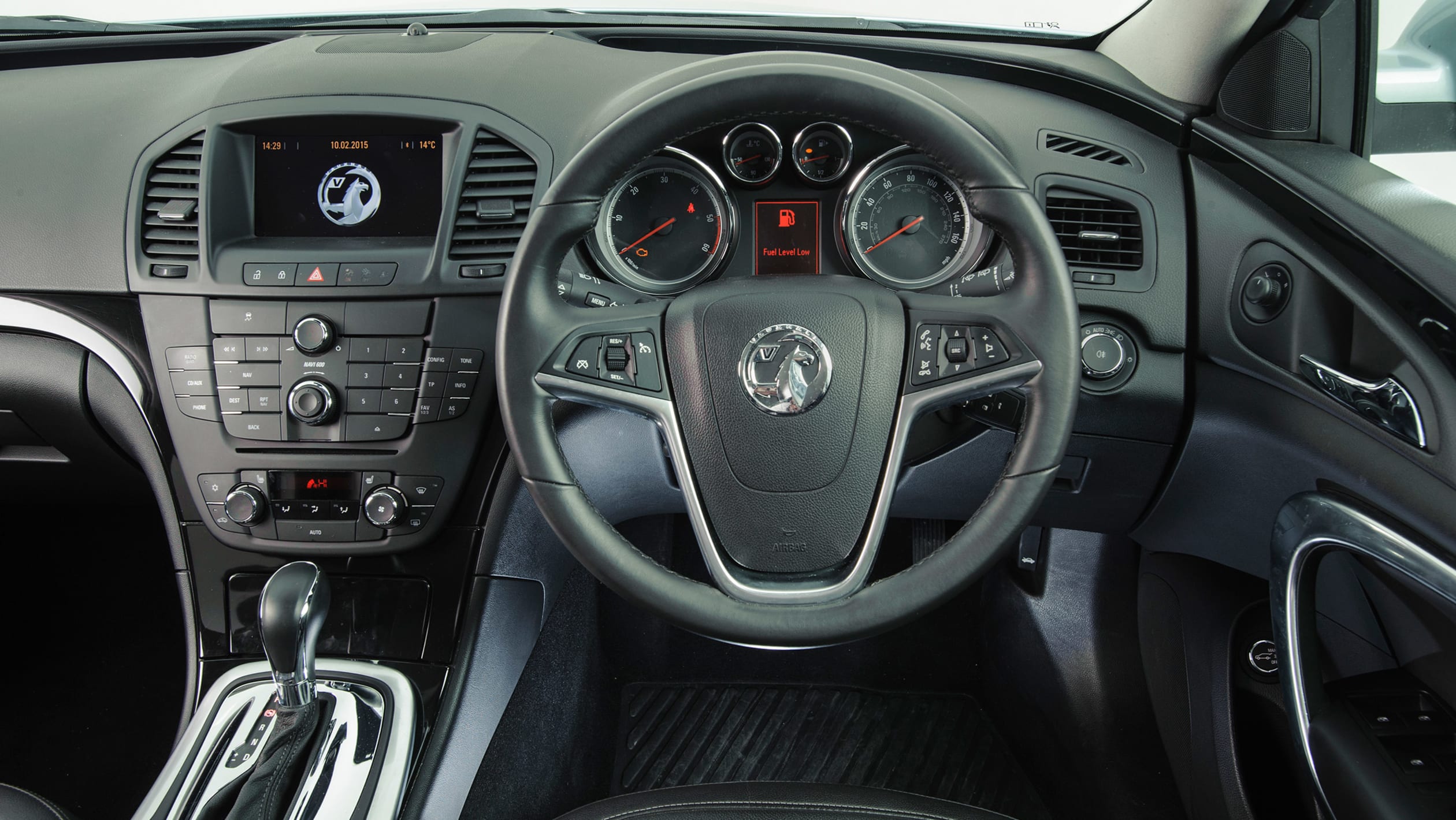 Used Vauxhall Insignia Sports Tourer review | Auto Express