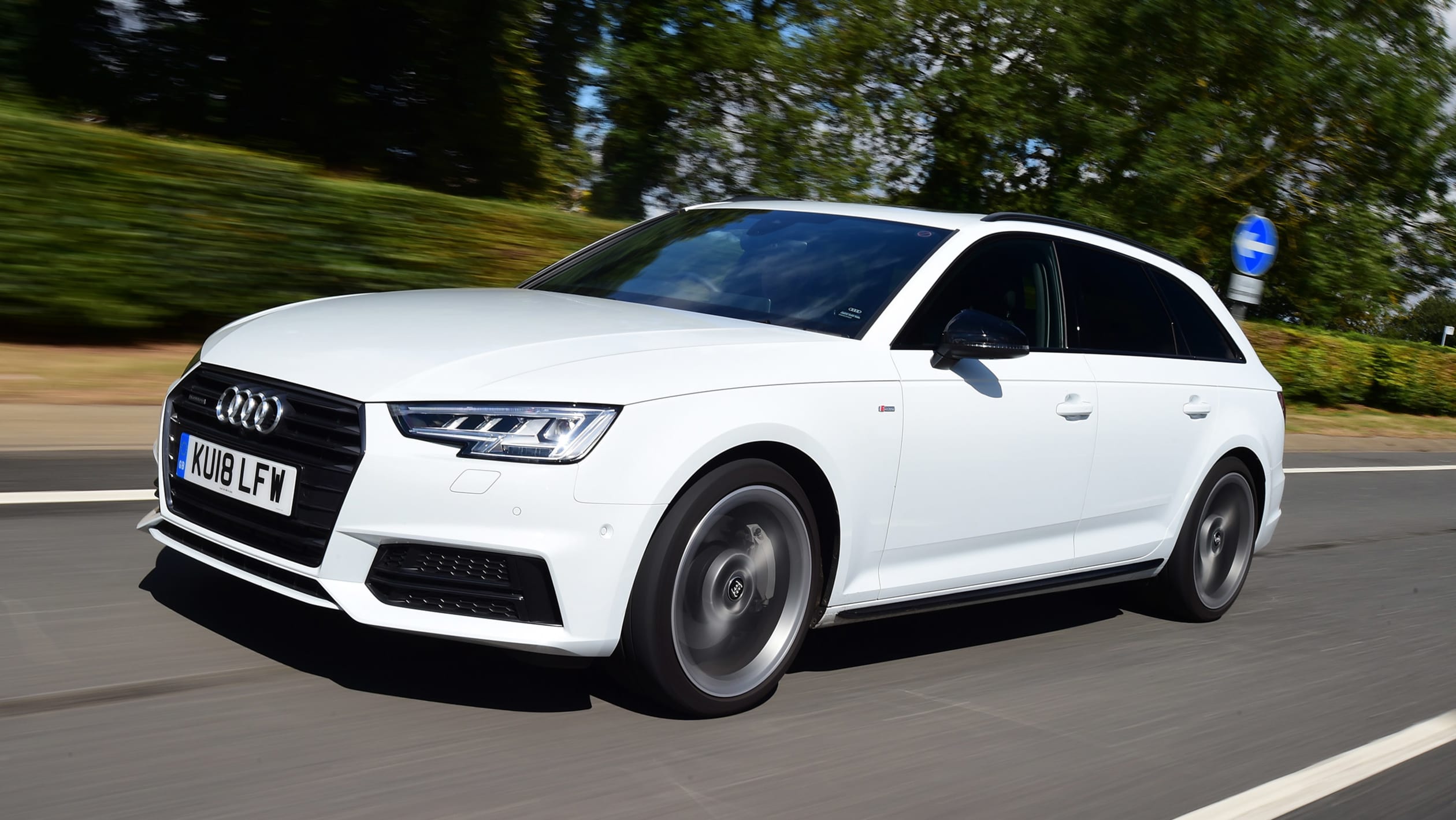 Volvo V60 vs Audi A4 Avant - pictures | Auto Express