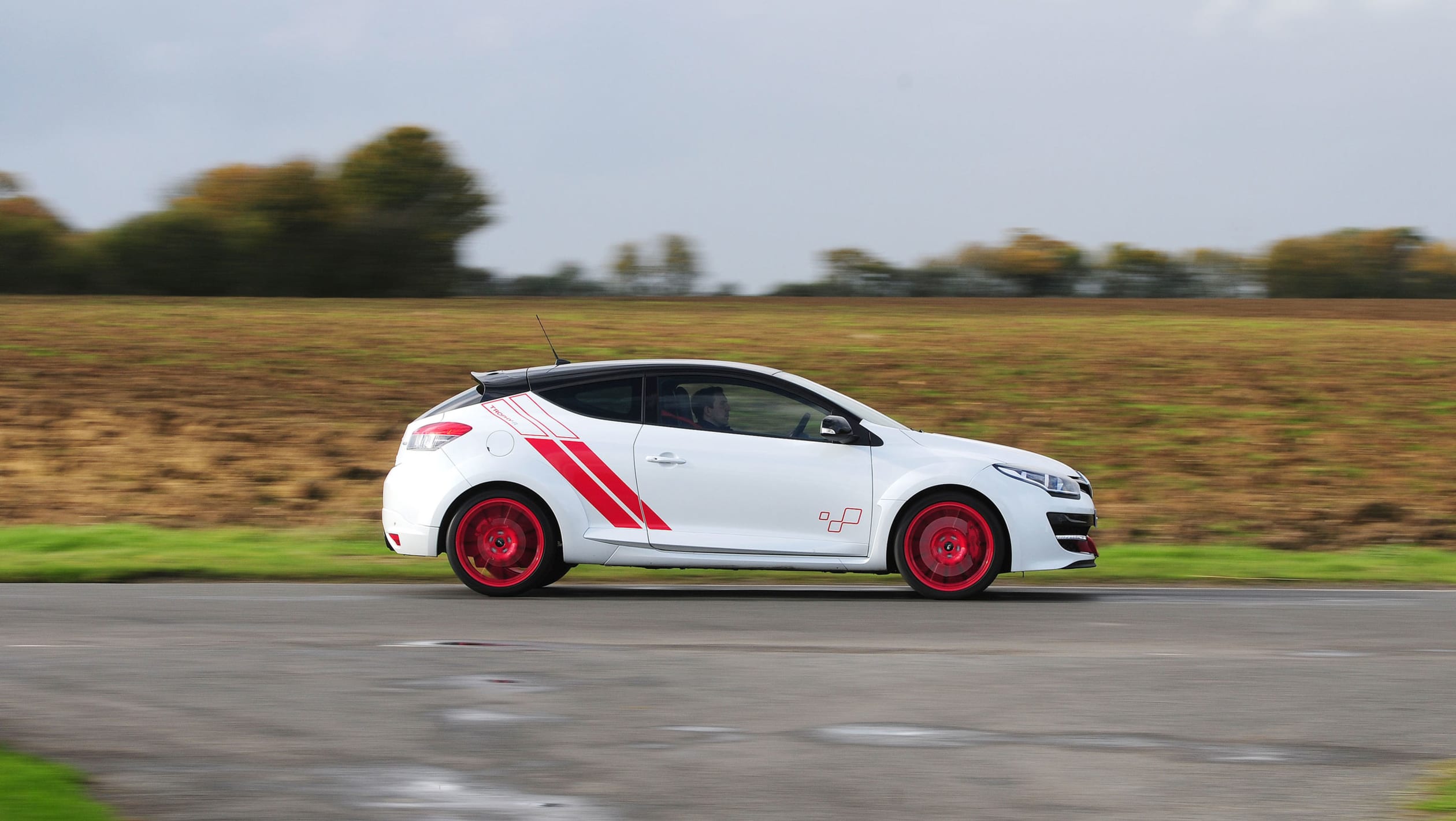 Renaultsport Megane 275 Trophy-R review - pictures | Auto Express