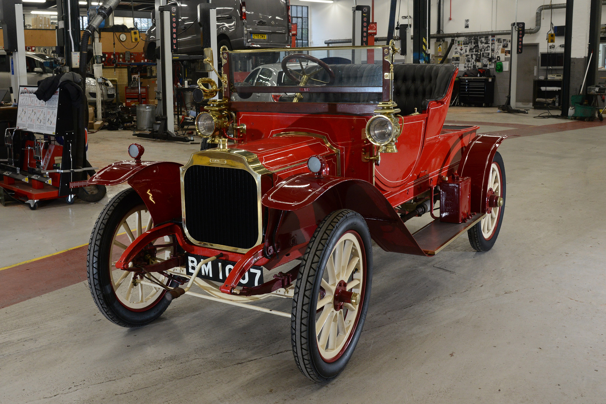 Sakura Mesh Dog Guard | Auto Express