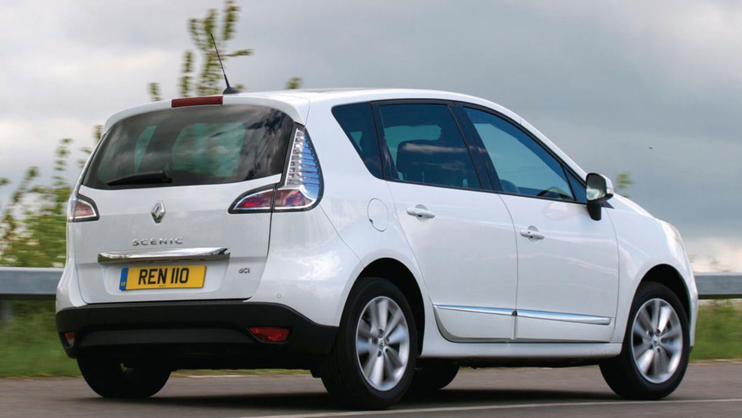 Renault Scenic (2009-2016) review | Auto Express