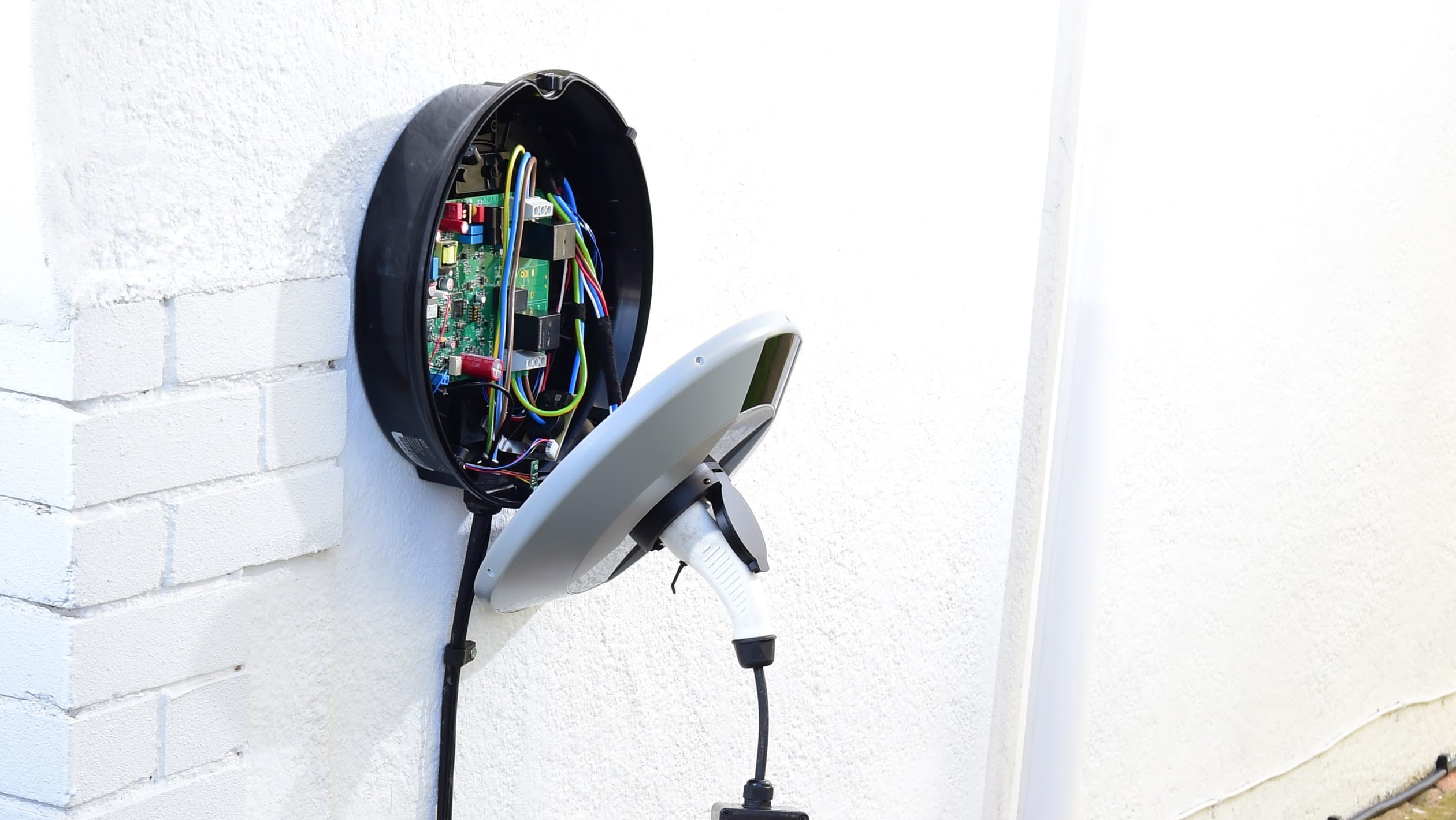 Home electric car chargers: how to choose a wallbox and have it ...