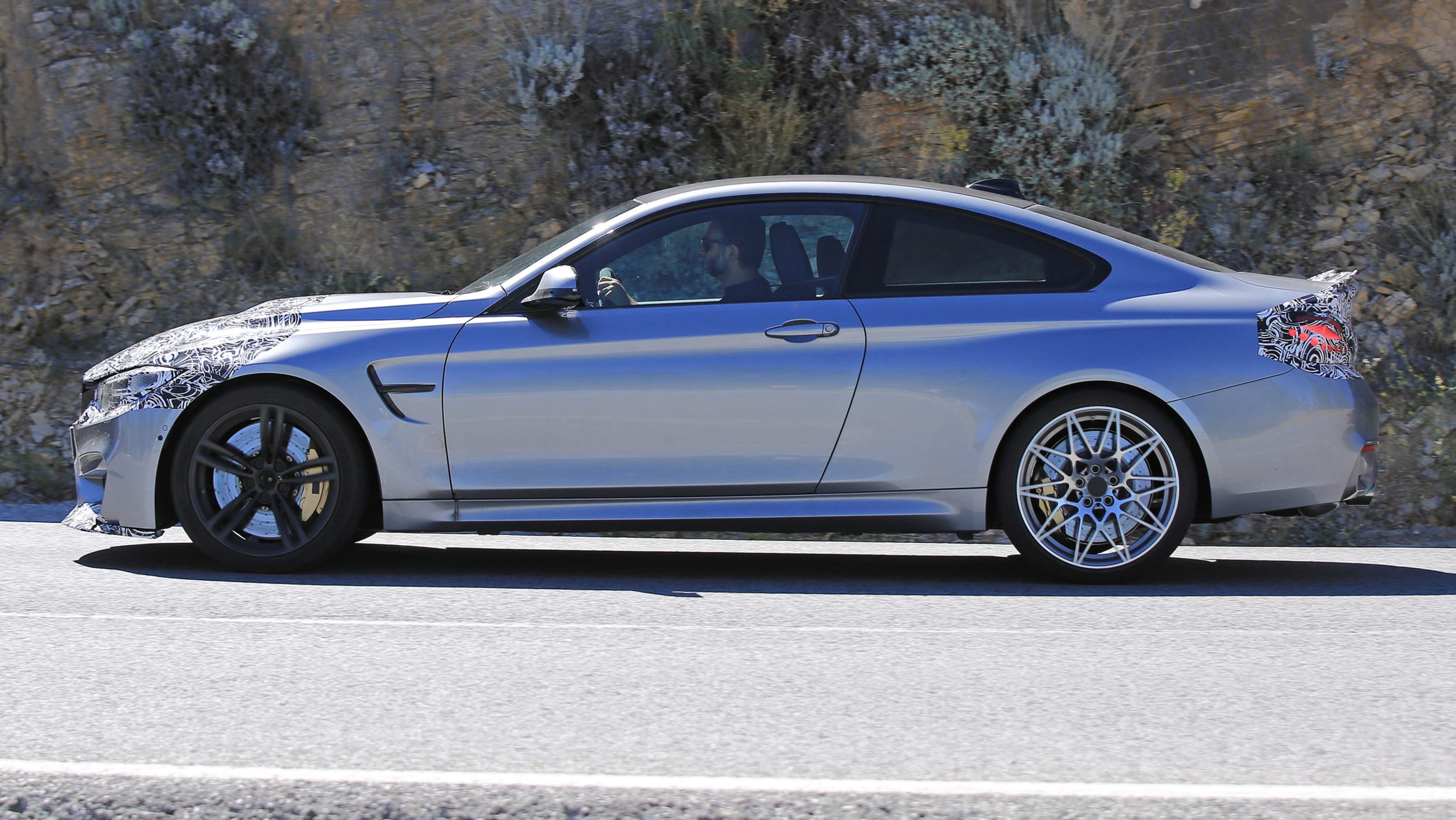 New facelifted 2017 BMW M4 revealed - pictures | Auto Express