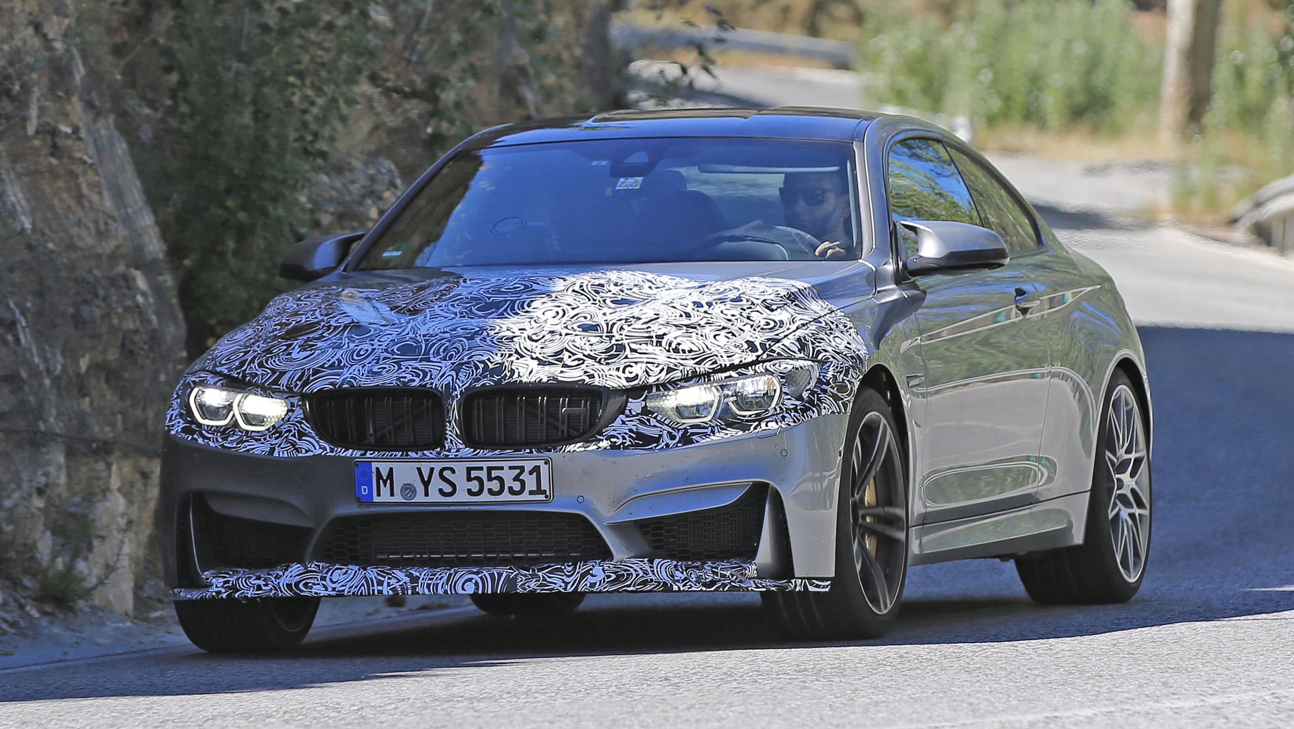 New facelifted 2017 BMW M4 revealed - pictures | Auto Express