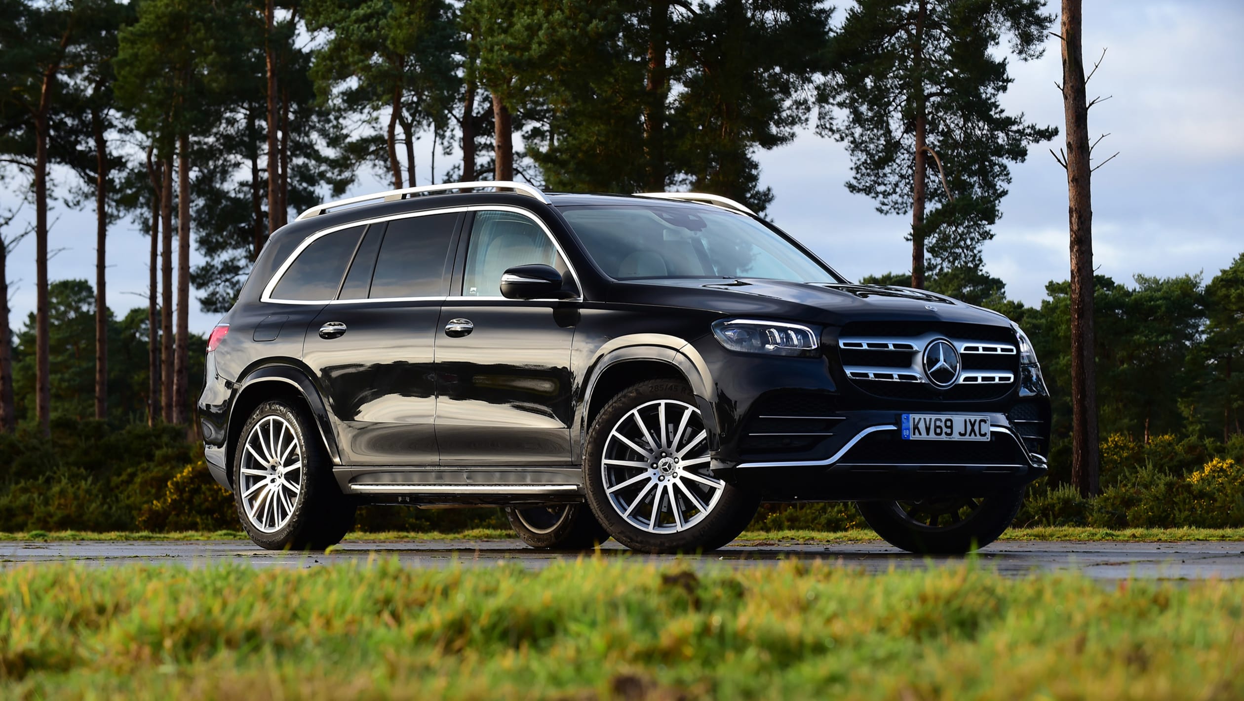 Mercedes GLS vs Audi Q7 - pictures | Auto Express