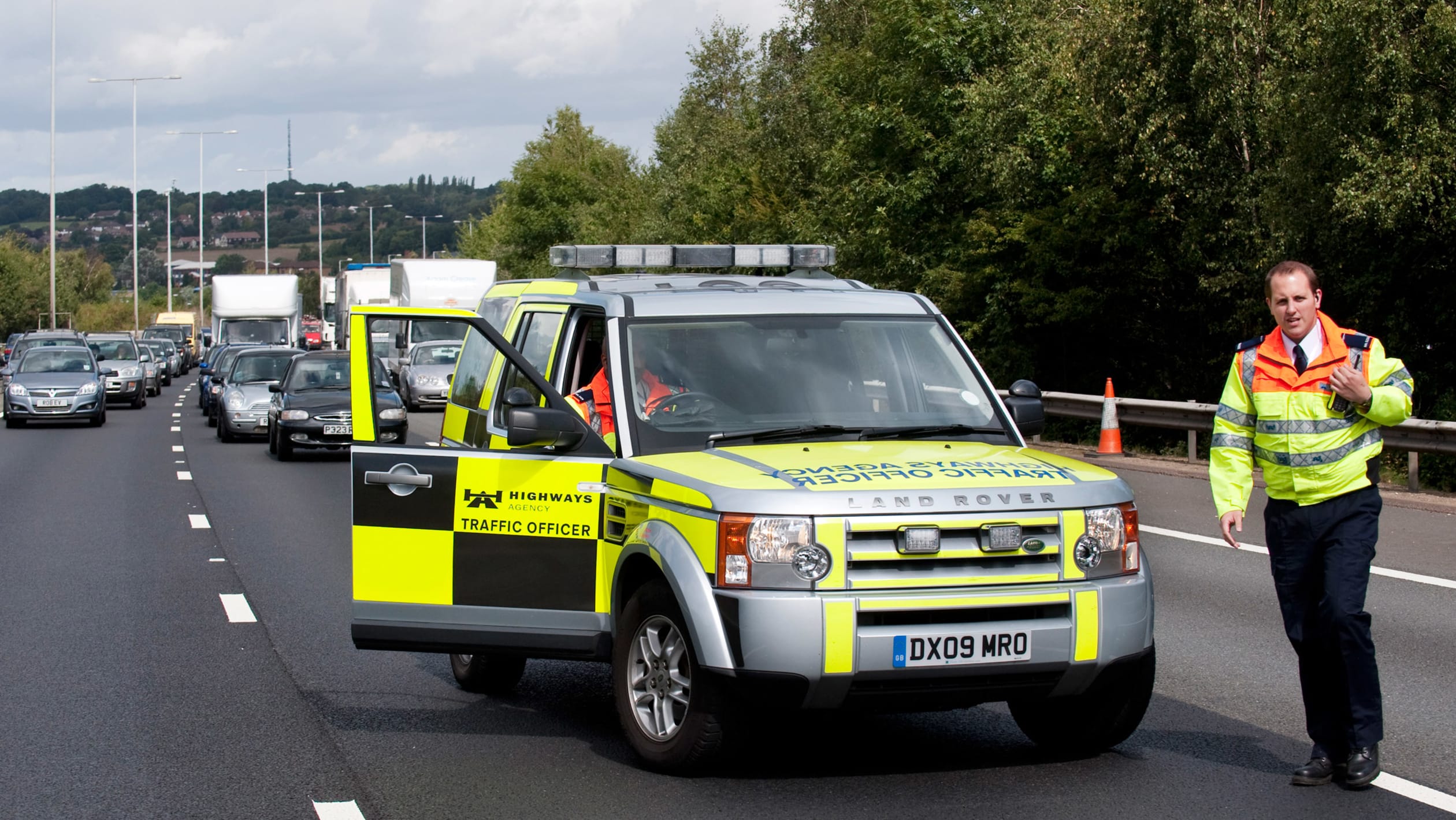 How to use the hard shoulder - pictures | Auto Express