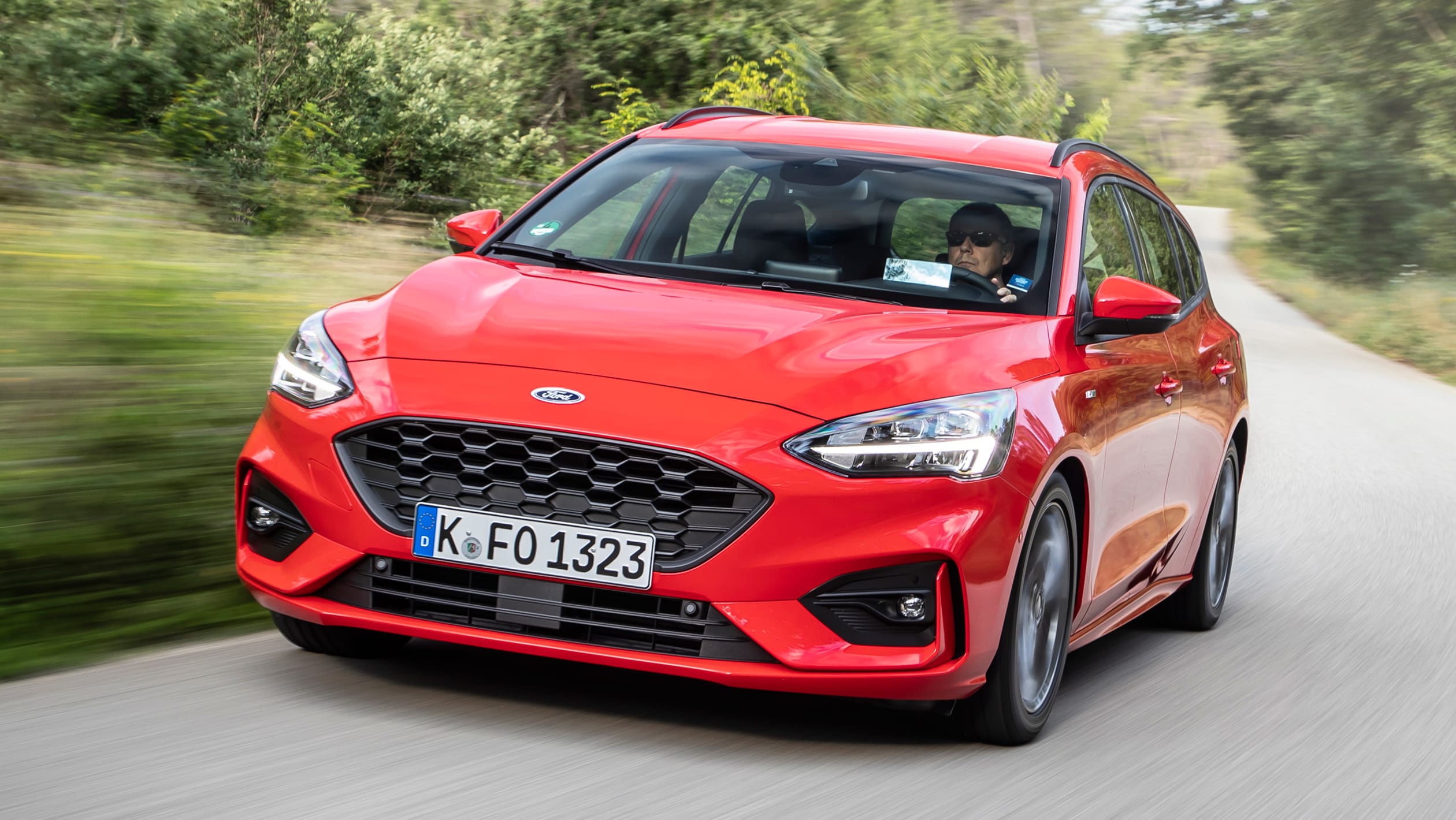 New Ford Focus ST-Line Estate 2018 review - pictures | Auto Express