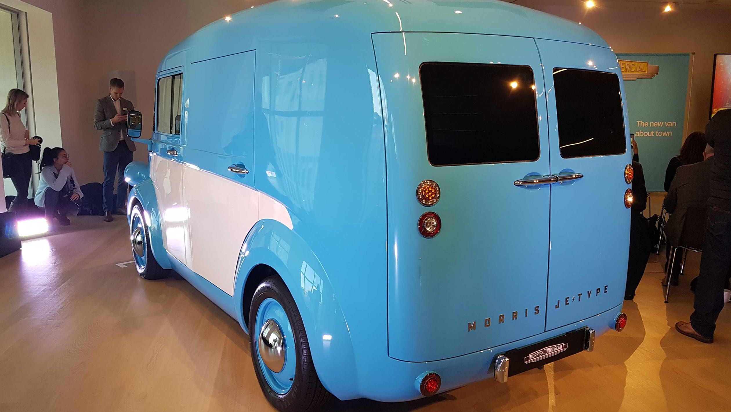 Morris Commercial returns with all-electric Morris JE van - pictures ...