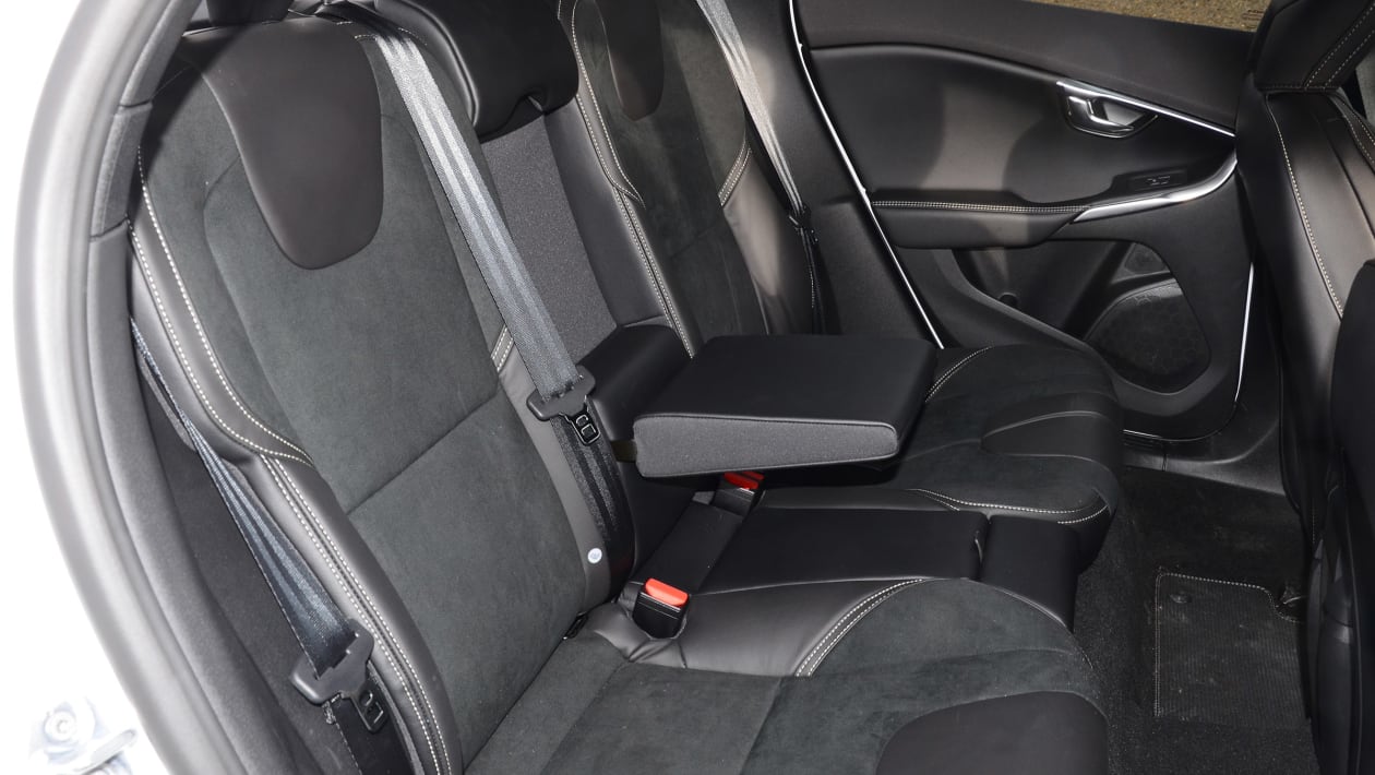 Driving test ‘show me, tell me’ questions: top tips | Auto Express