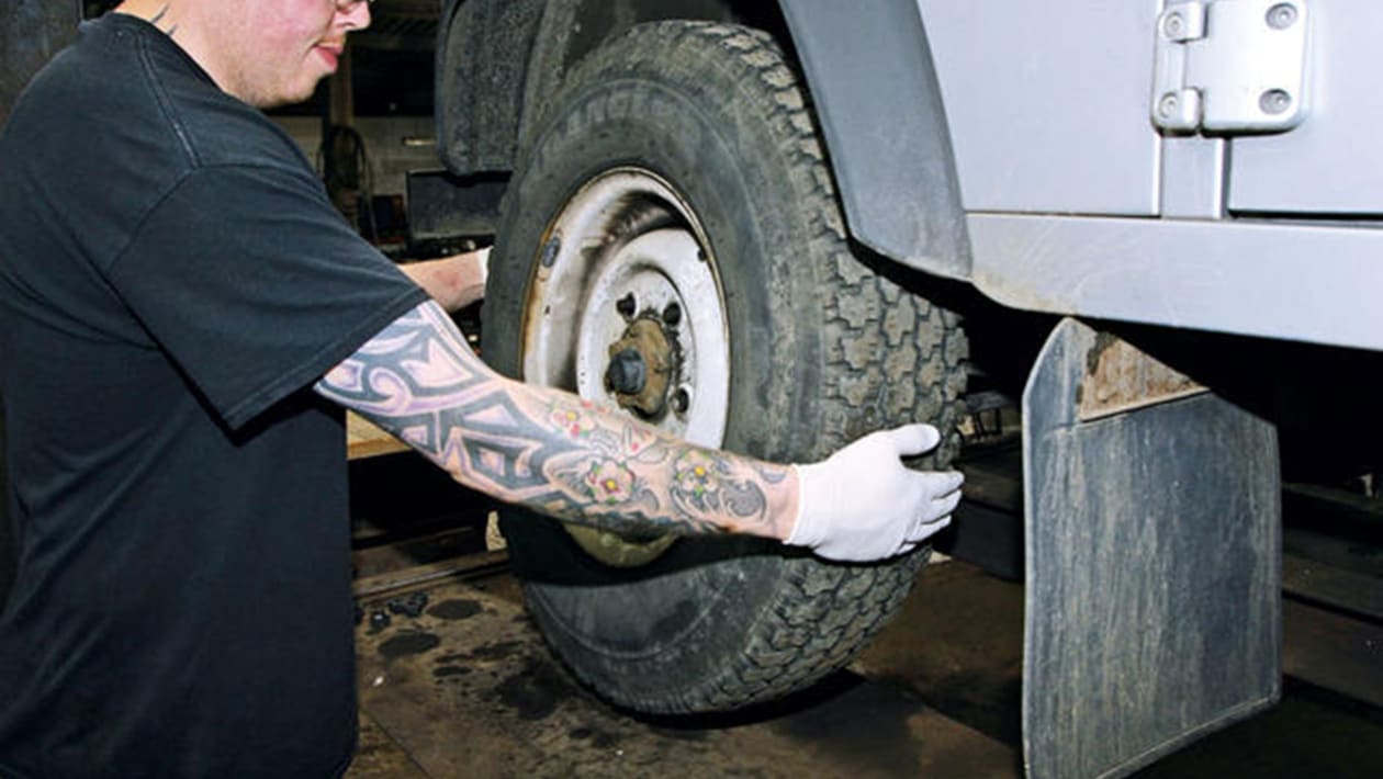 How to overhaul or replace steering steering swivels - pictures | Auto ...