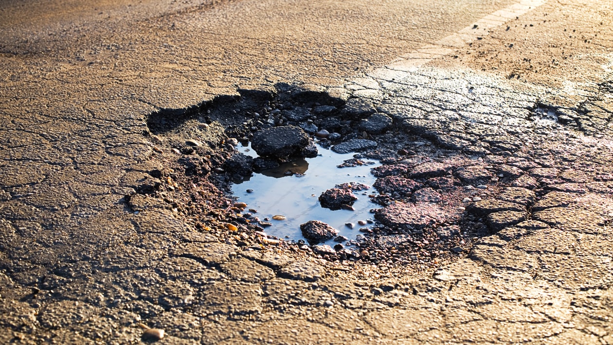 UK in pothole peril with 480,000 breakdowns caused by damaged roads in ...