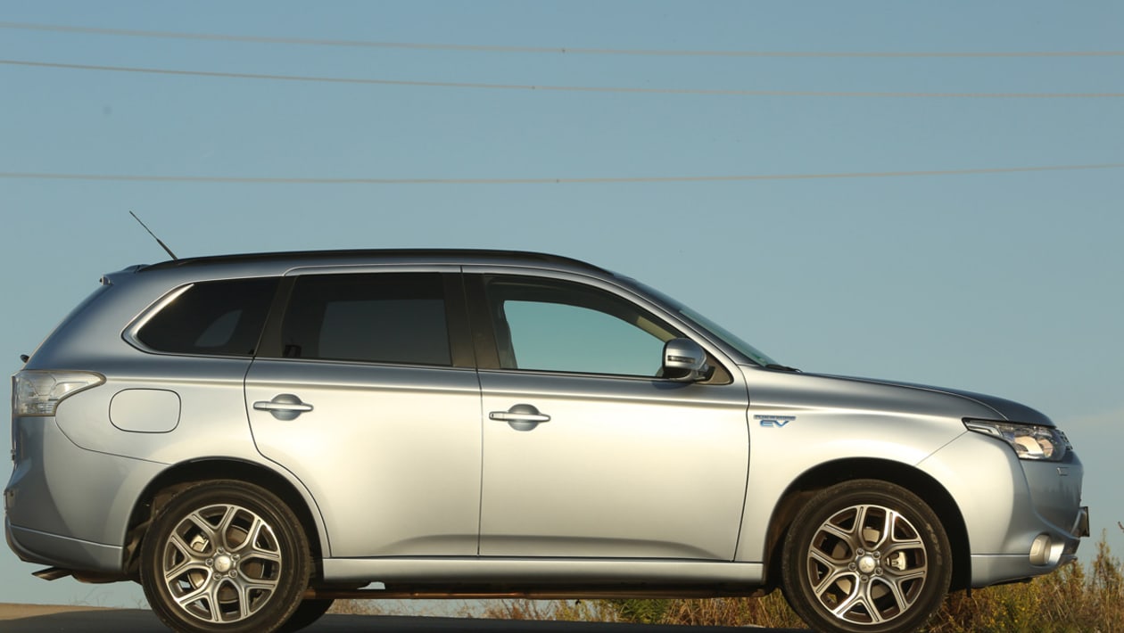 Mitsubishi Outlander PHEV 2014 pictures | Auto Express