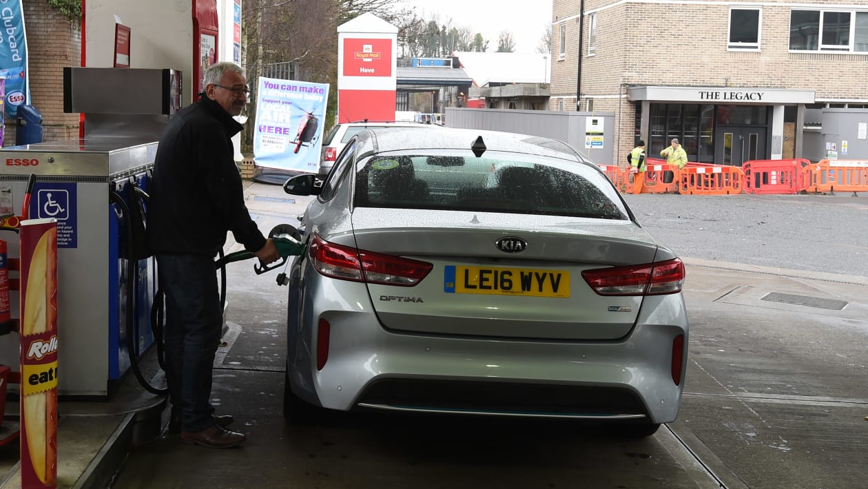 How to become an Uber driver - pictures | Auto Express