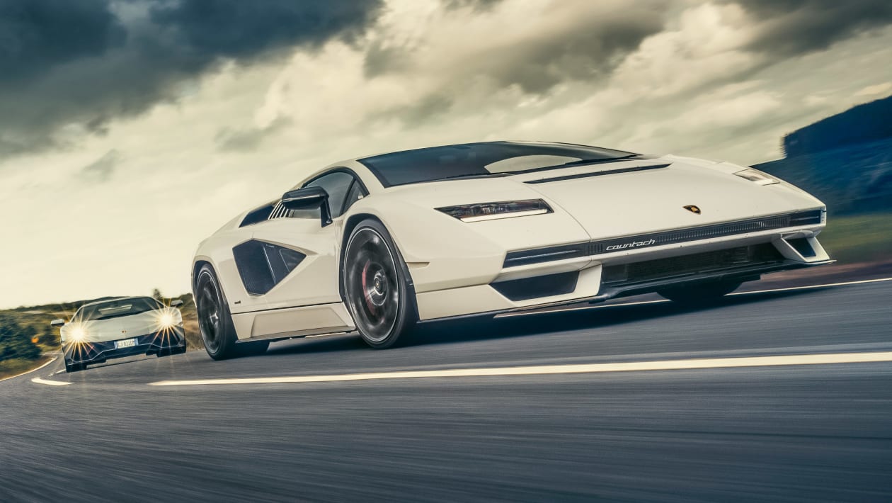 Lamborghini Aventador Ultimae v Lamborghini Countach | evo