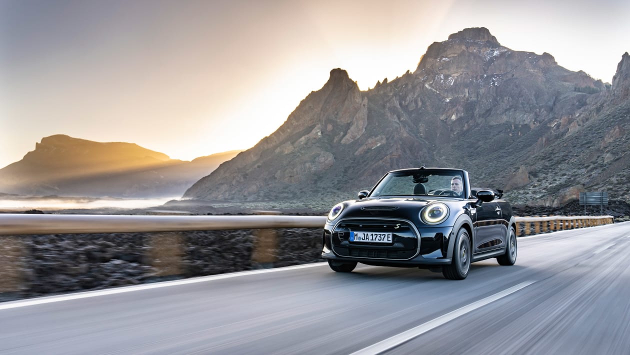 All-electric Mini Cooper SE Convertible debuts as first drop-top EV ...