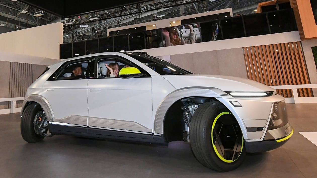 Hyundai Mobion concept looks like the ideal city car thanks to wild ...