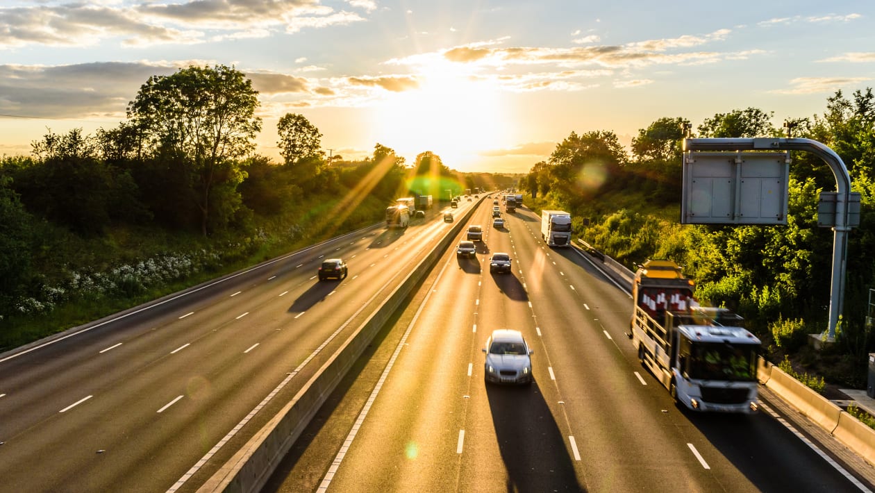 Middle lane-hogging and tailgating targeted by new £1.5m campaign ...