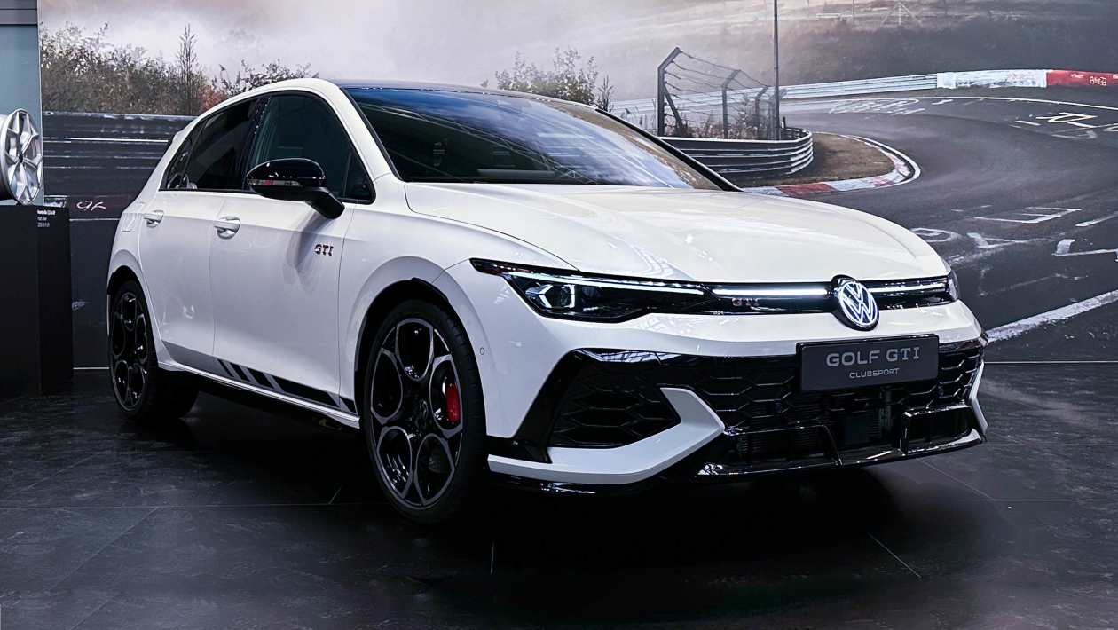 The new Volkswagen Golf GTI Clubsport costs £8k less than Honda's Civic ...