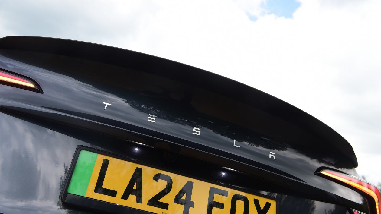 Tesla testing self-driving tech in the UK: Robotaxi coming to London ...