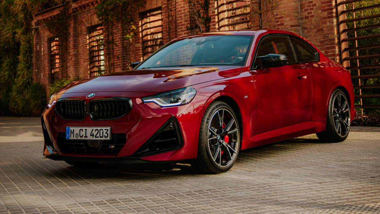 The new BMW M240i xDrive is faster and cheaper than a Porsche 718 ...