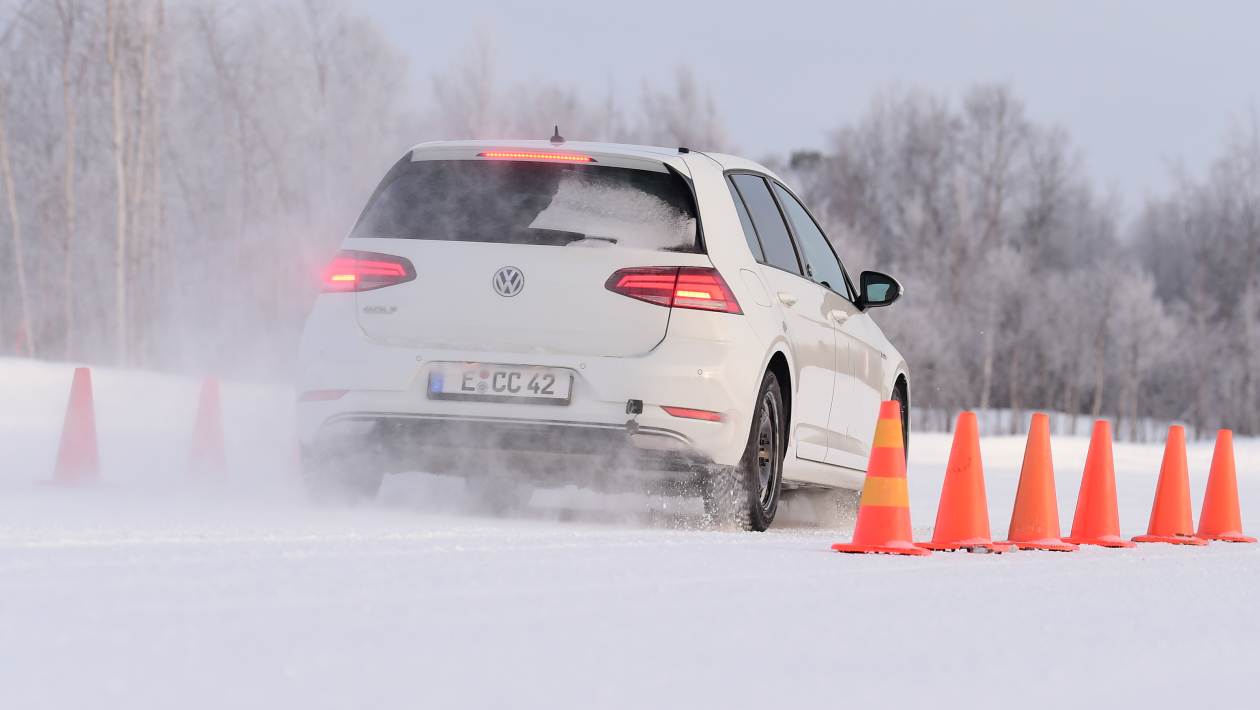Best intensive winter driving courses: improve your skills on snow and ...