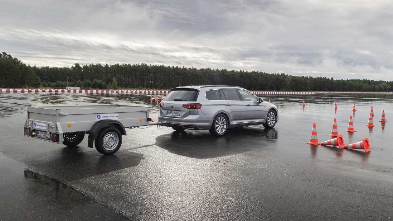 Autonomous VW Trailer Assist tech can reverse park your caravan for you ...