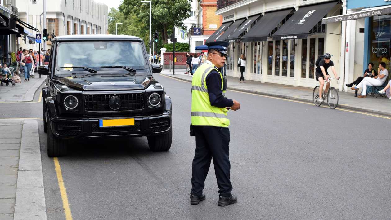 Single yellow line: what this road marking means for UK drivers | Auto ...